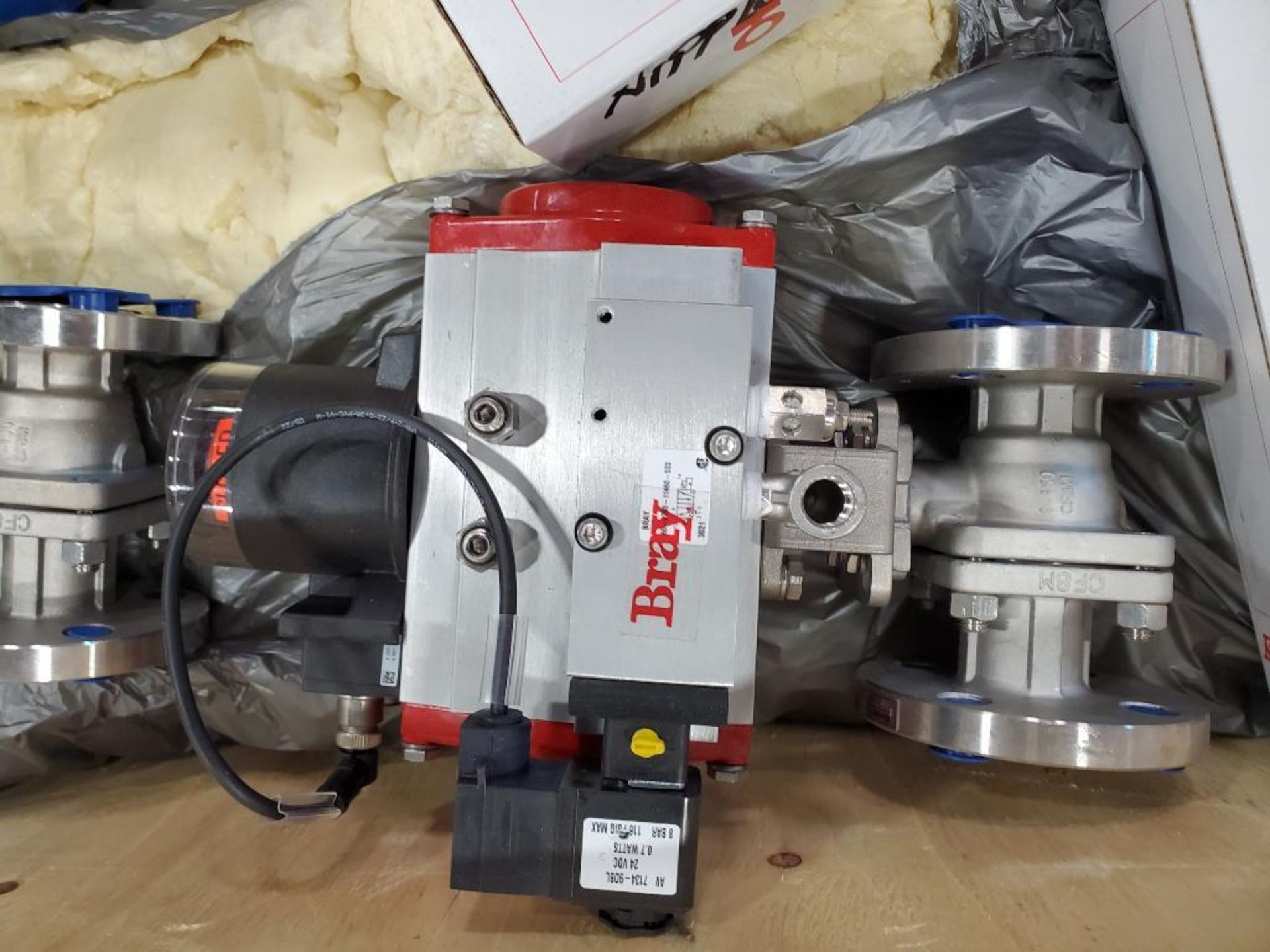 { Group of lots: 415, 416, 417, 418, 421 (P) } (10x) Flow-Tek 1" Ball ...
