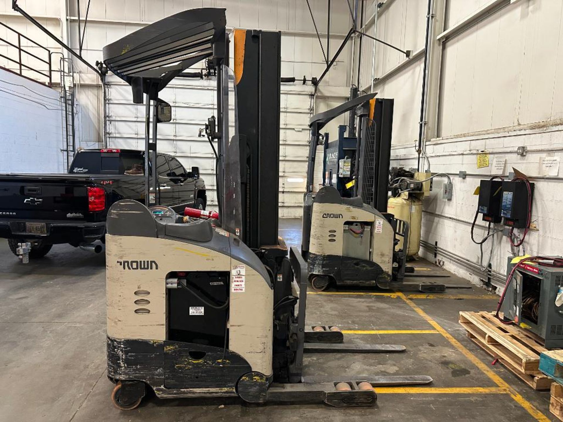 { Choice of lots: 152 } Crown Monolift Reach Truck, 5,000 LB. Capacity ...