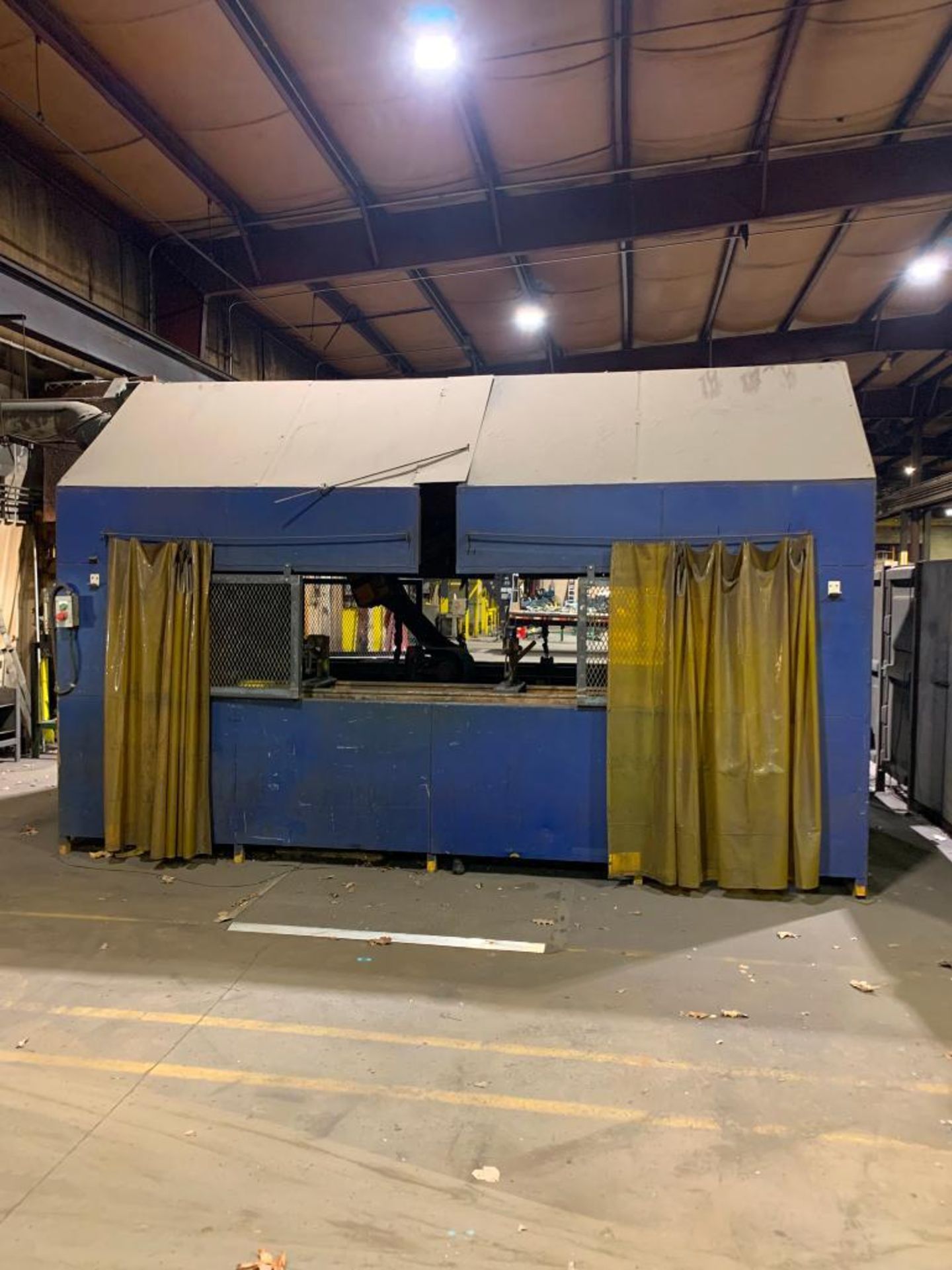 Enclosed Welding Cell