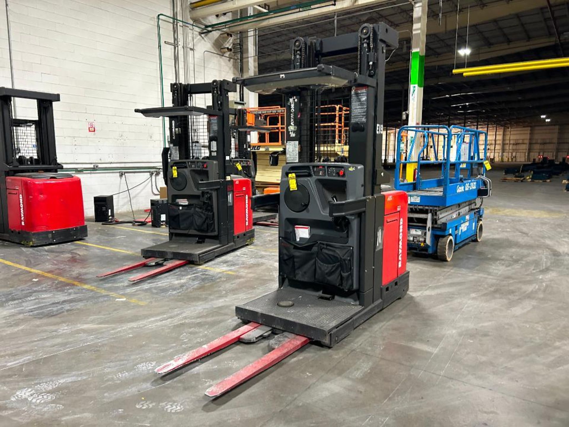 { Choice of lots: 19, 22 } 2016 Raymond 3,000-LB. Capacity Order Picker ...