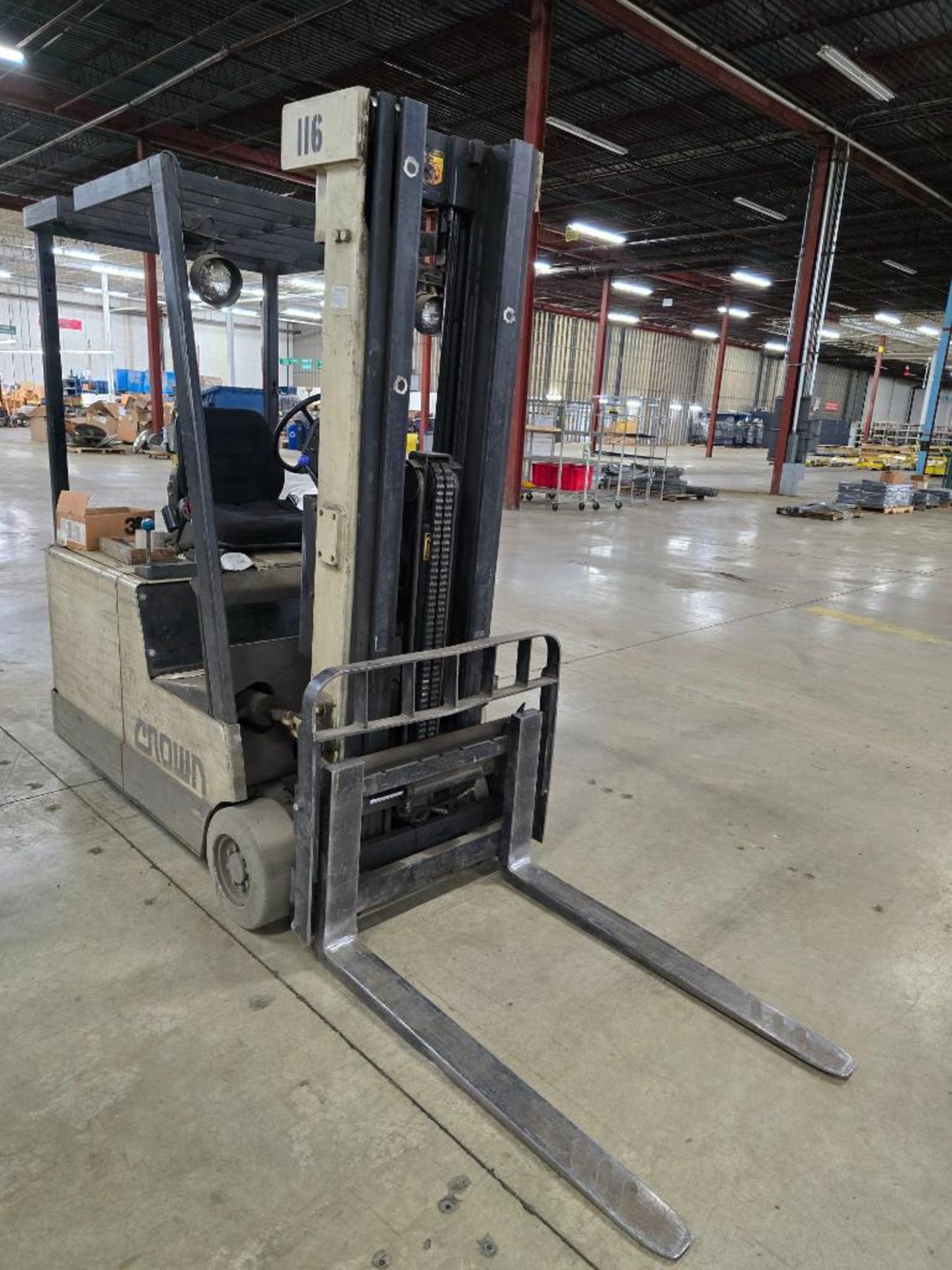 { Choice of lots: 308, 308A } Crown 3,200-Lb. 3-Wheel Electric Forklift ...