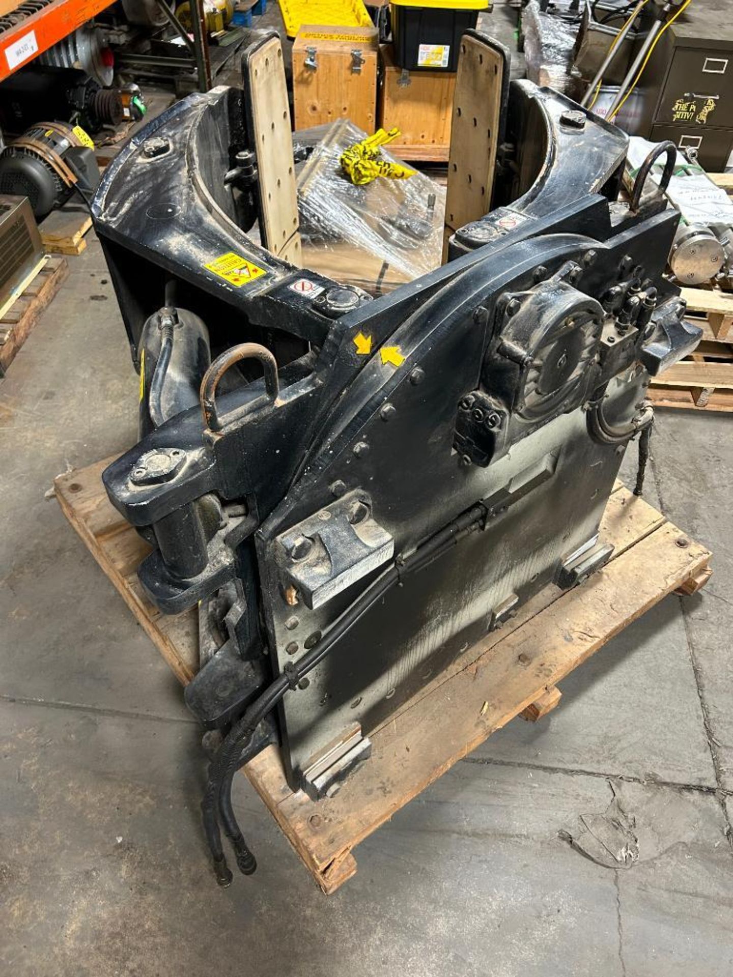 Cascade Paper Roll Clamp Rotating Forklift Attachment, Model 90F-RCF ...