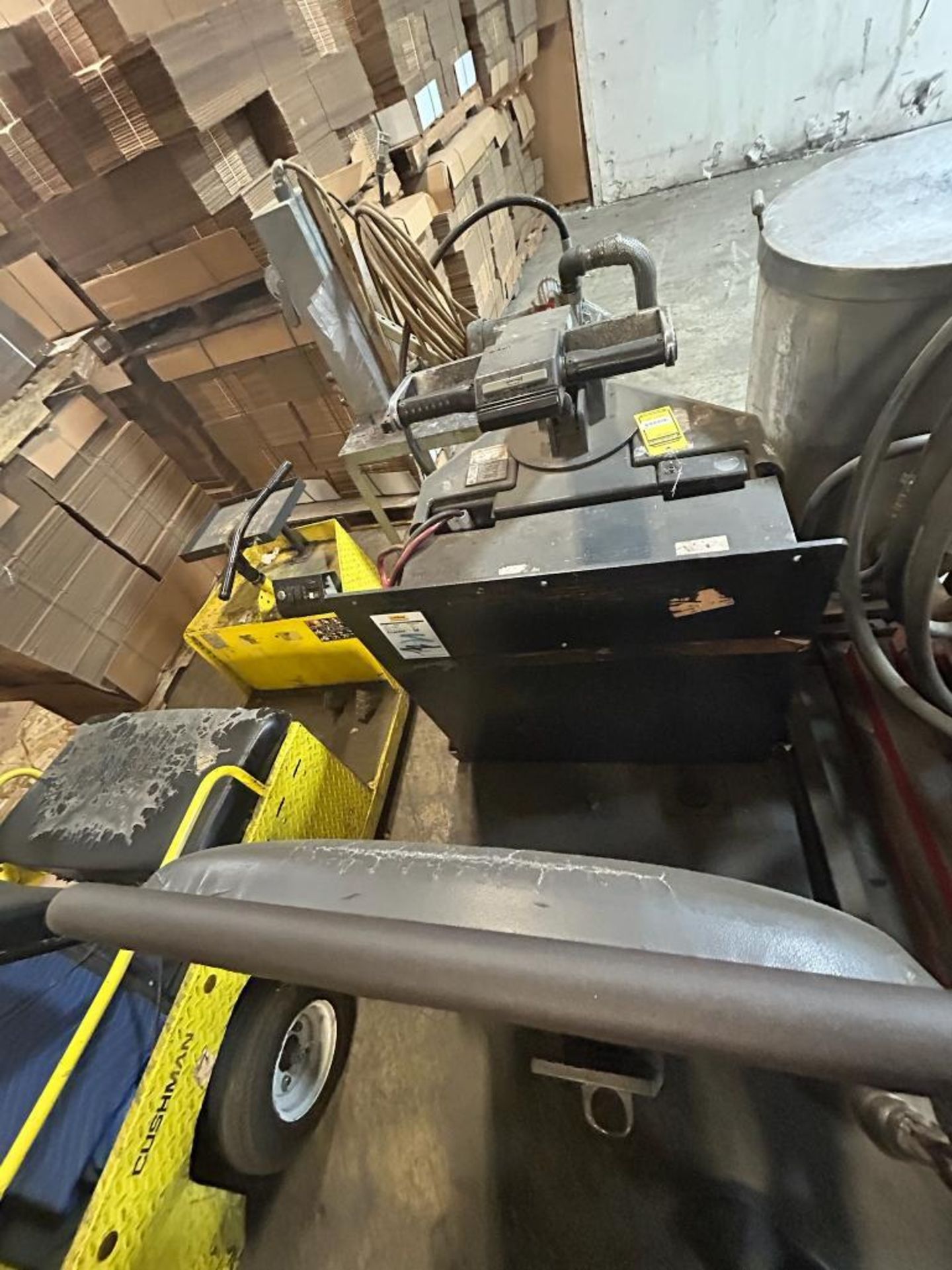 Crown Electric Tow Tractor Tugger, 3600 Series, Model TR3600-200 ...