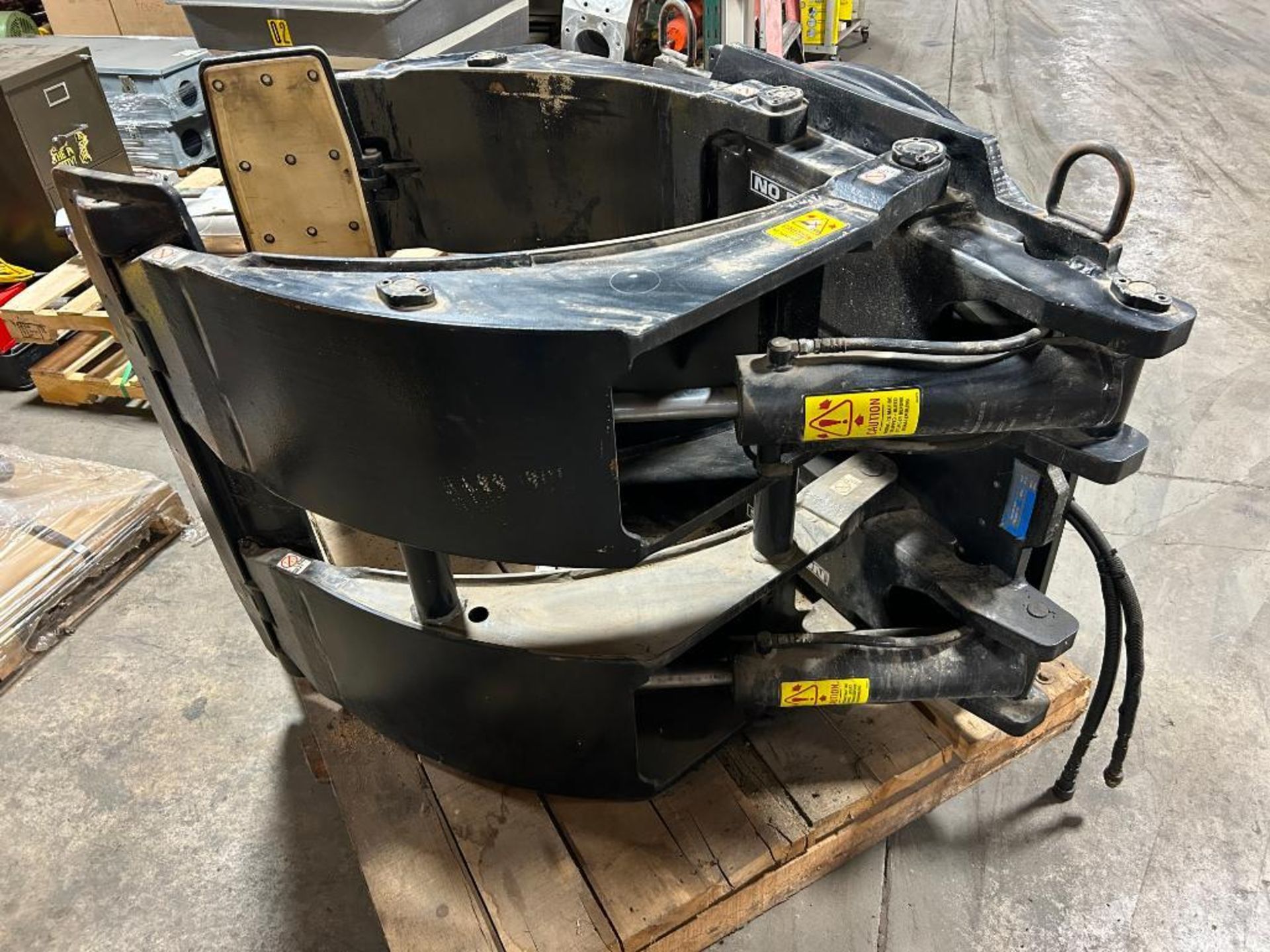 Cascade Paper Roll Clamp Rotating Forklift Attachment, Model 90F-RCF ...