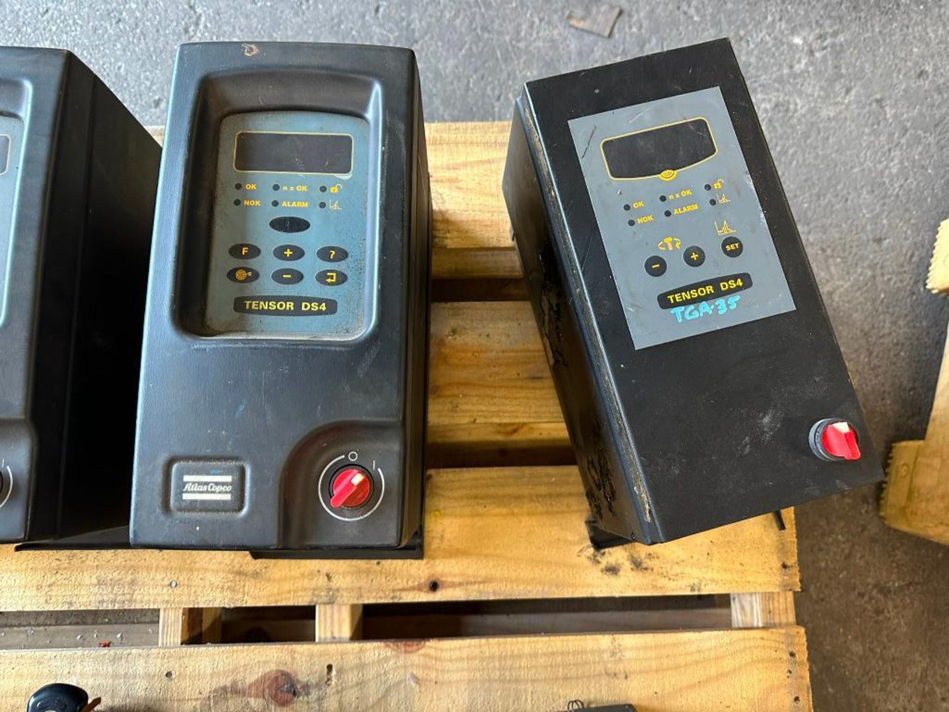 (FJ) Pallet of (8) Atlas Copco Tensor Ds4 Controllers, D312