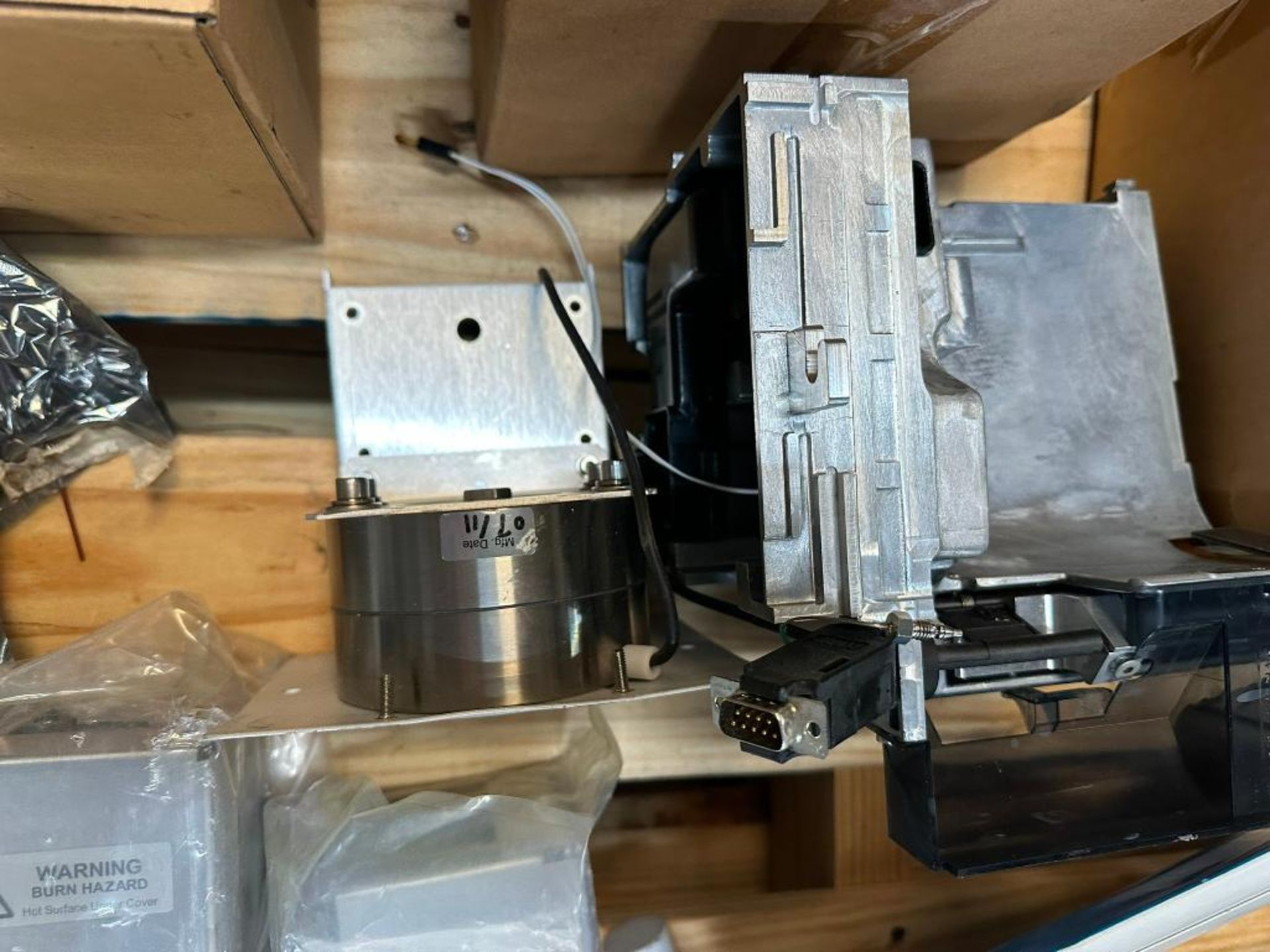 (FJ) Pallet w/ Agilent Parts, Pfeiffer Vacuum Pump, Spindle Drives ...