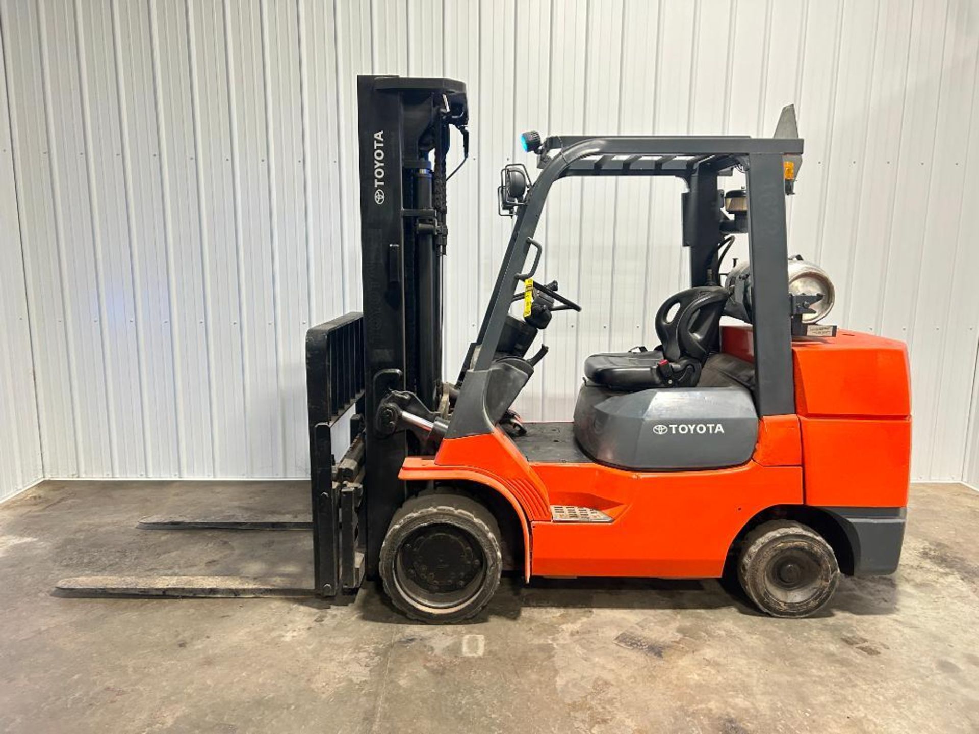 Toyota 10,000-LB. Capacity Forklift, Model 7FGCU45, S/N 64860, LPG Fuel ...
