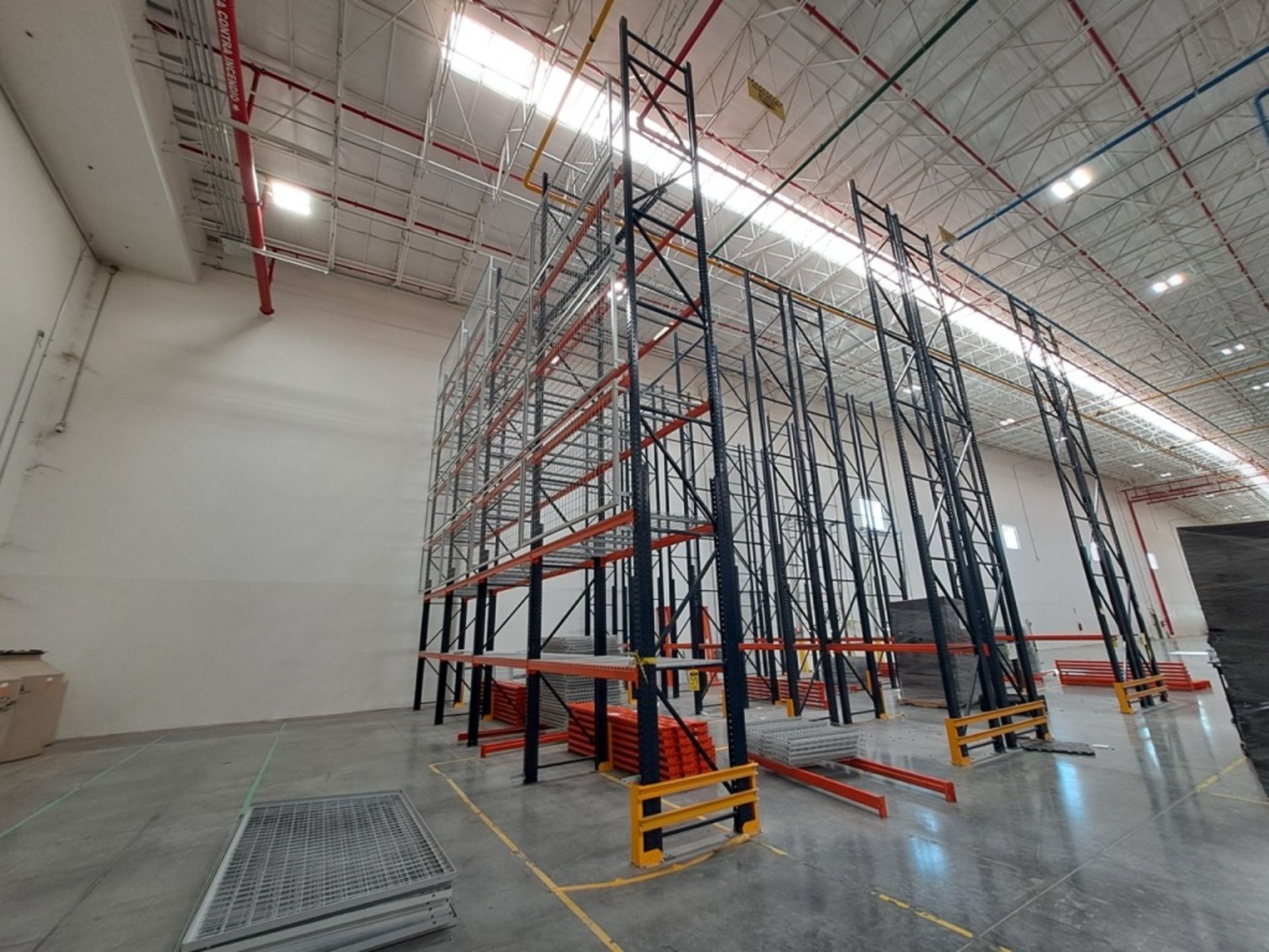 1 row of storage racks measuring 10.13 meters long, 8.50 meters high, 1 ...