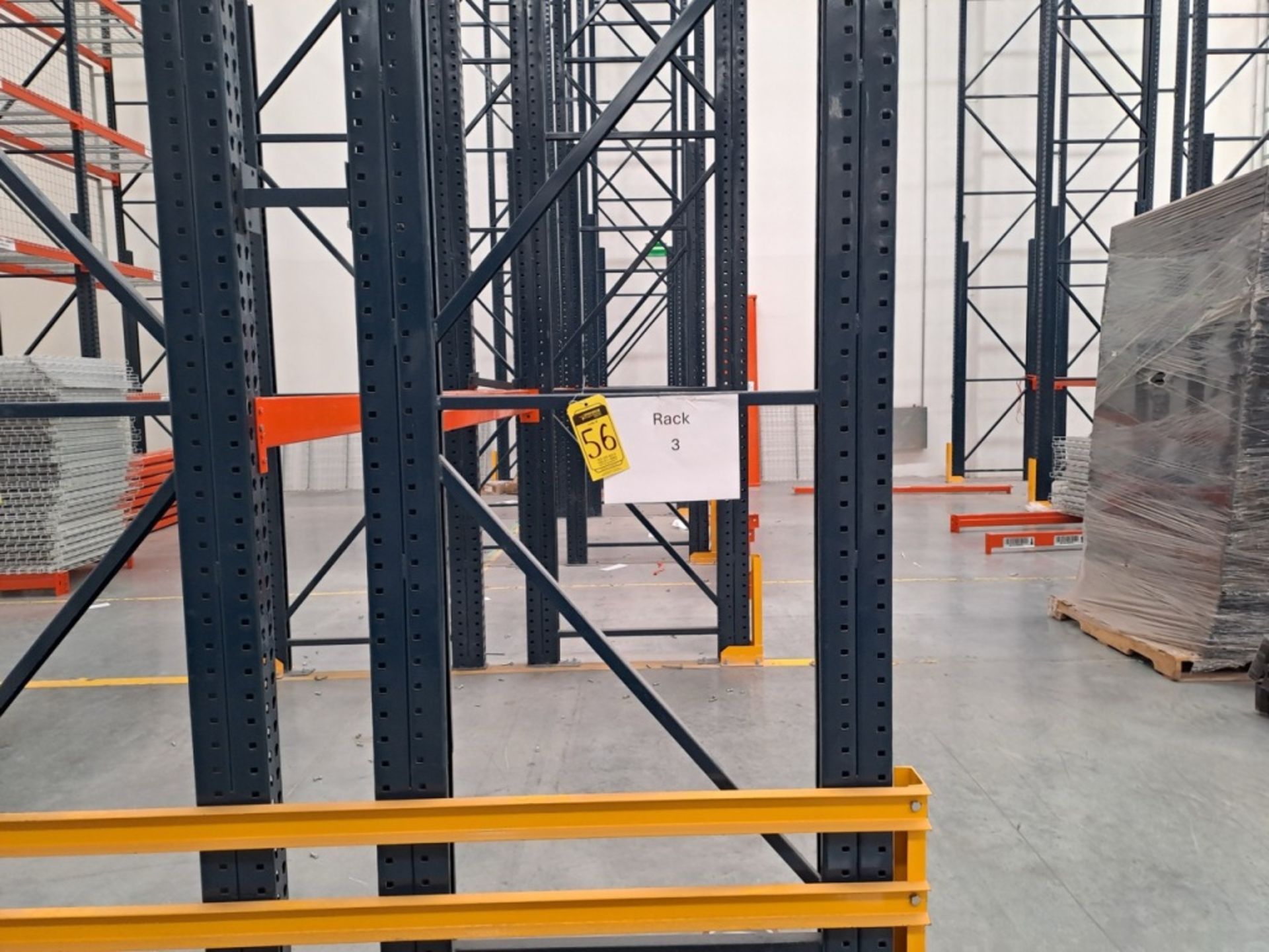 1 row of storage racks measuring 10.13 meters long, 8.50 meters high, 1 ...