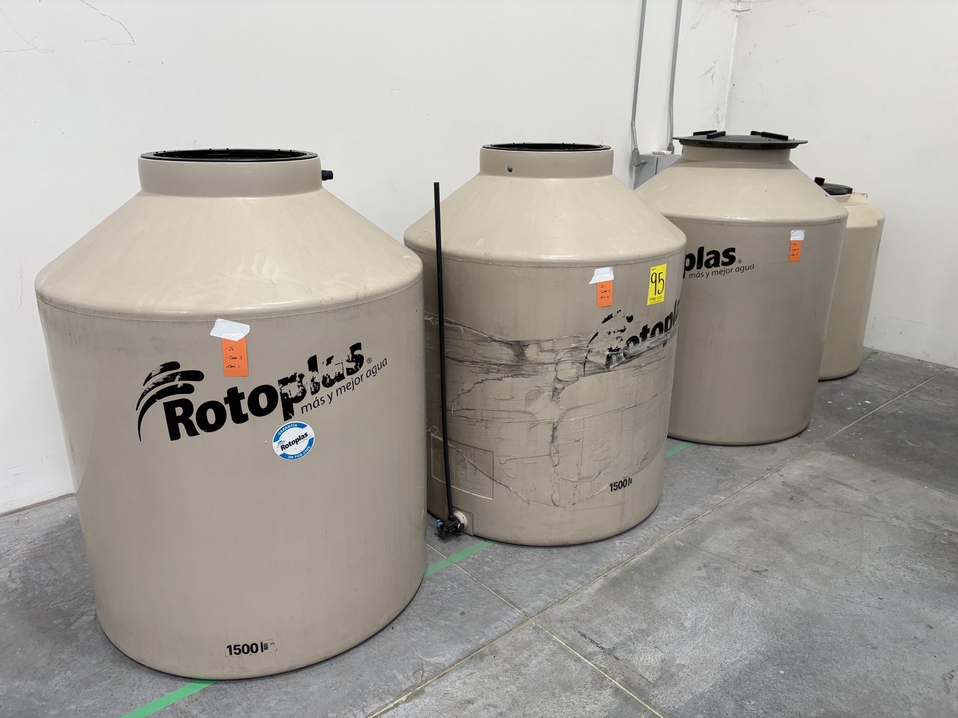 Lot of water tanks, containing: 3 ROTOPLAS brand water tanks, 1,500 ...