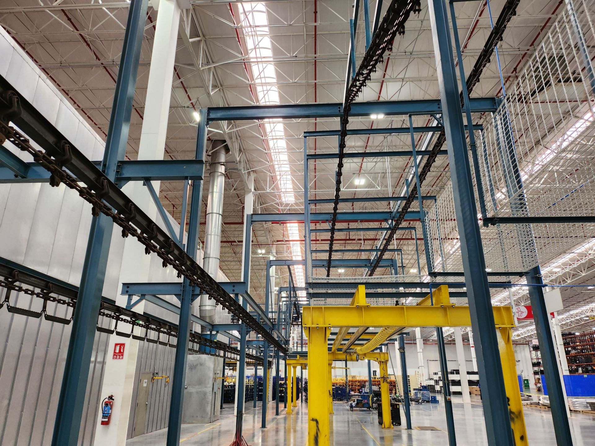 Chain overhead conveyor for the movement of material on lines 1,2,3,4 ...