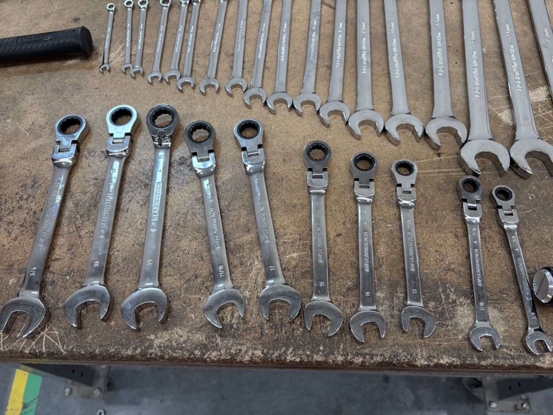 Lot set, contains: Set of 23 GEAR WRENCH brand fixed wrenches from 32mm ...