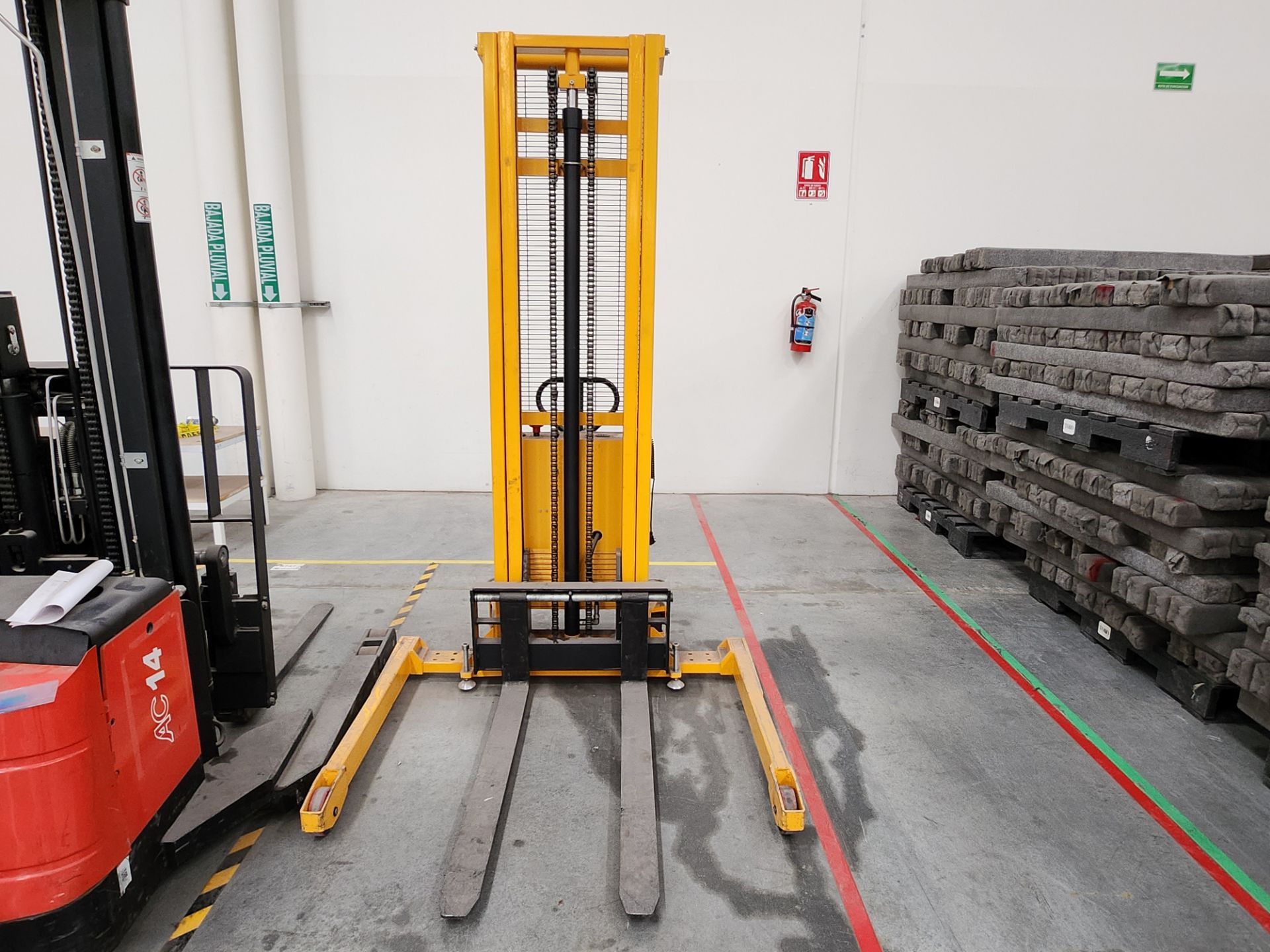 Uline Adjustable, Manual Stacker, Model: H5440, Lift Height 137.8 ...
