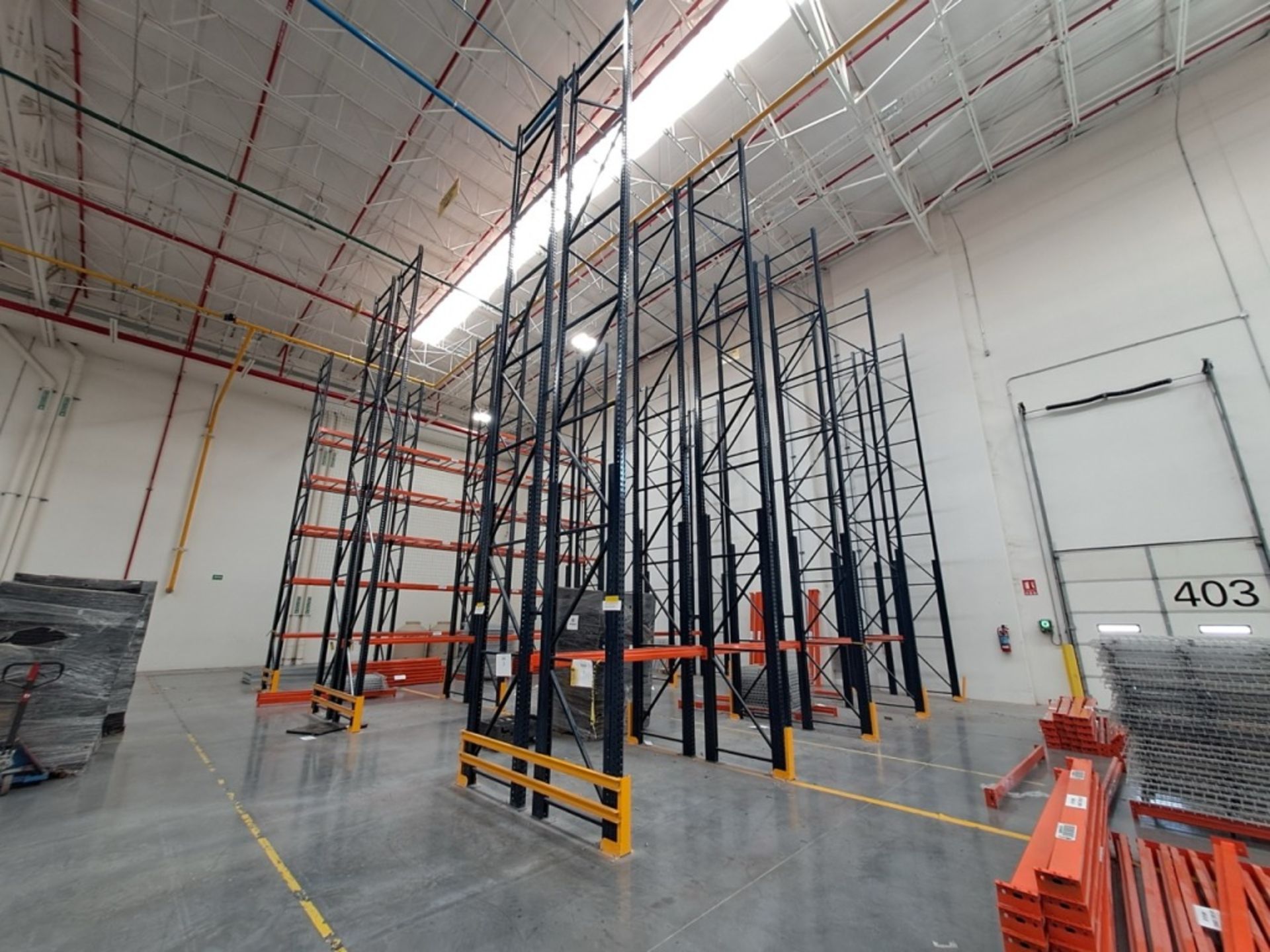 1 row of storage racks measuring 10.13 meters long, 8.50 meters high, 1 ...