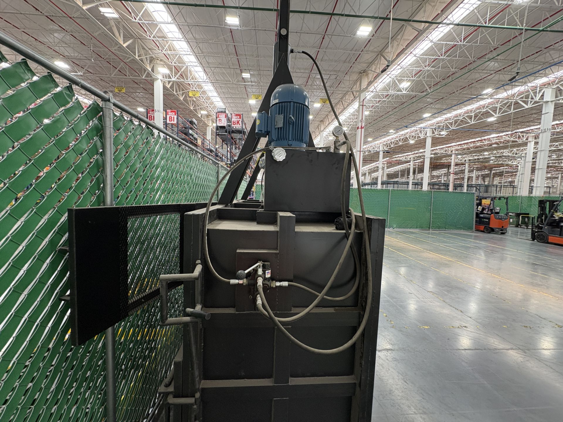 COMPACTOR 2T Max cardboard compactor, dimensions 0.97 x 1.71 x 1.86 ...