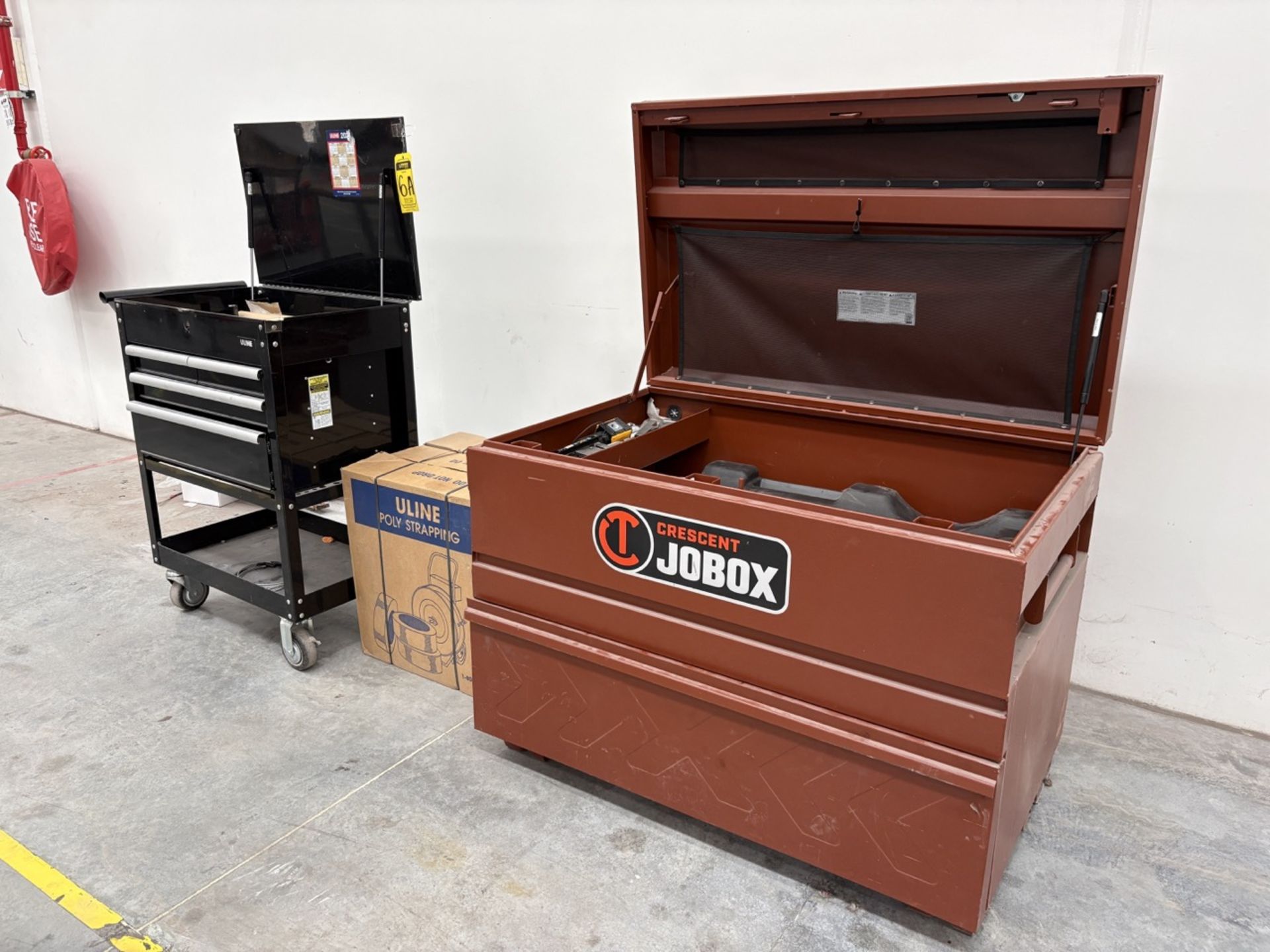 Mobile tool cart, contains: JOBOX tool box with 2 spaces for storing ...