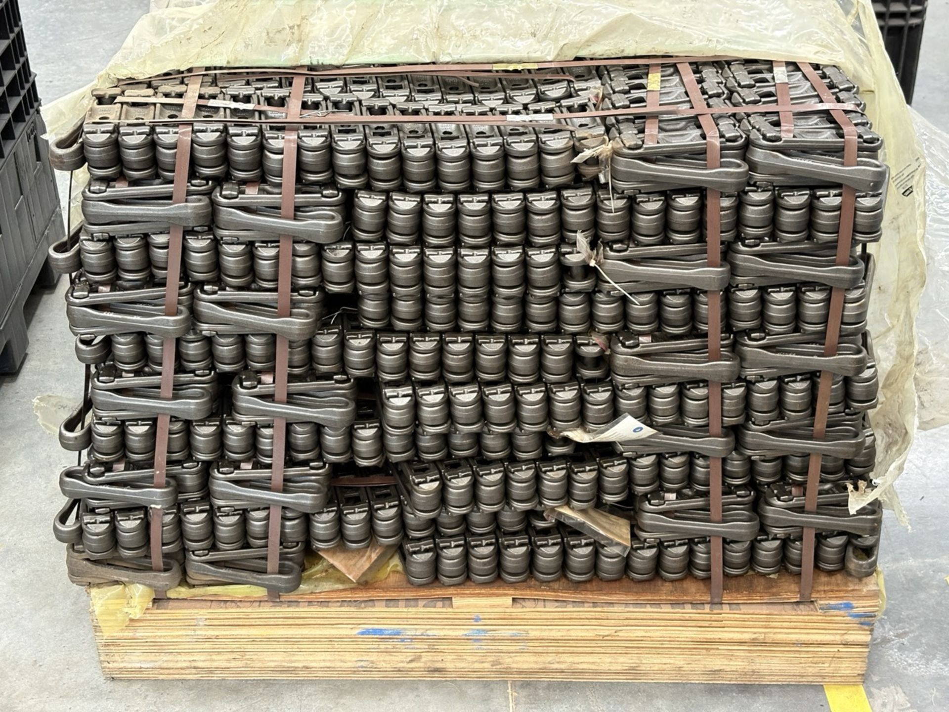 Pallet Lot, Contains: Industrial metal chain links for conveyor line ...