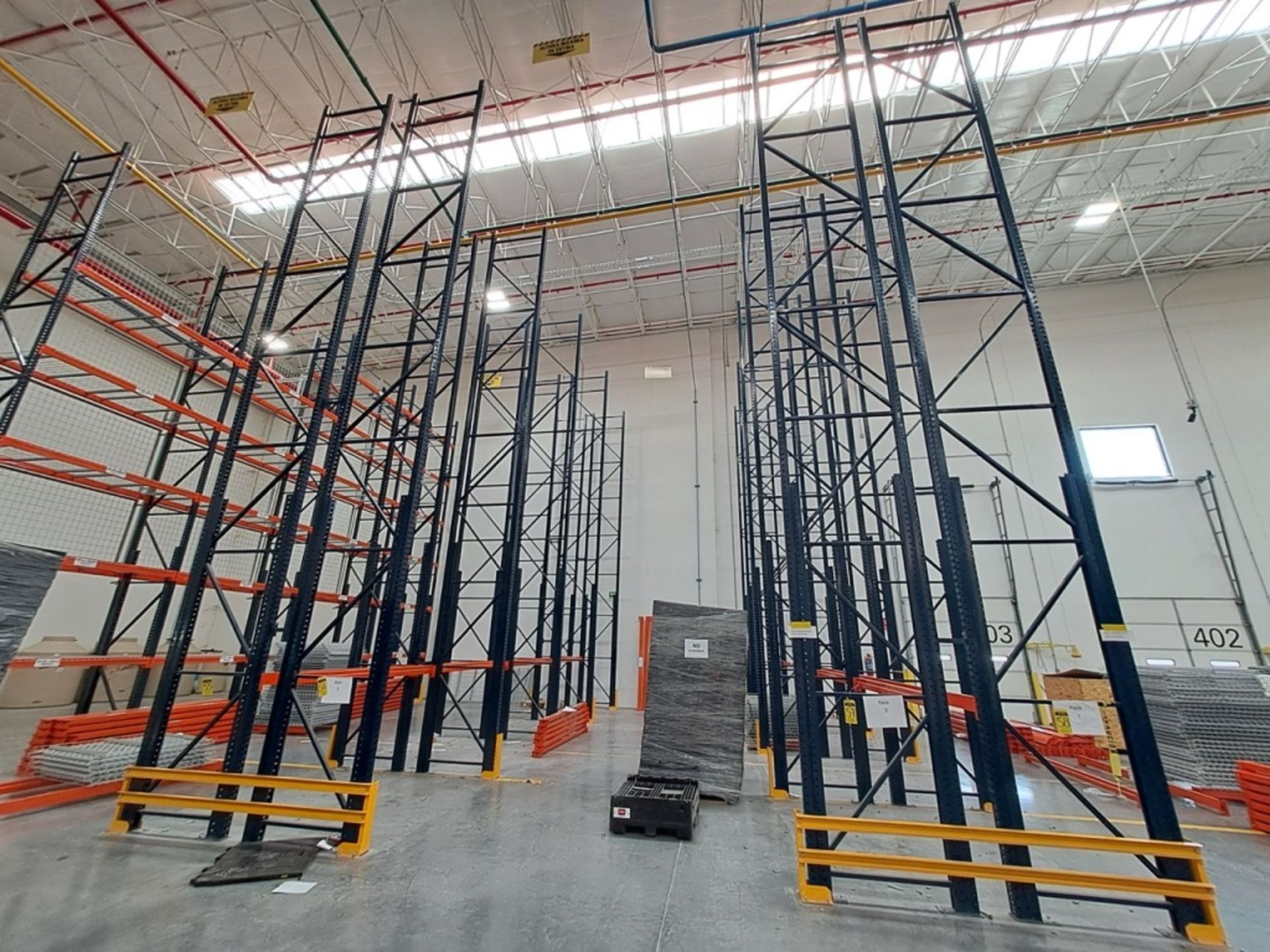 1 row of storage racks measuring 10.13 meters long, 8.50 meters high, 1 ...