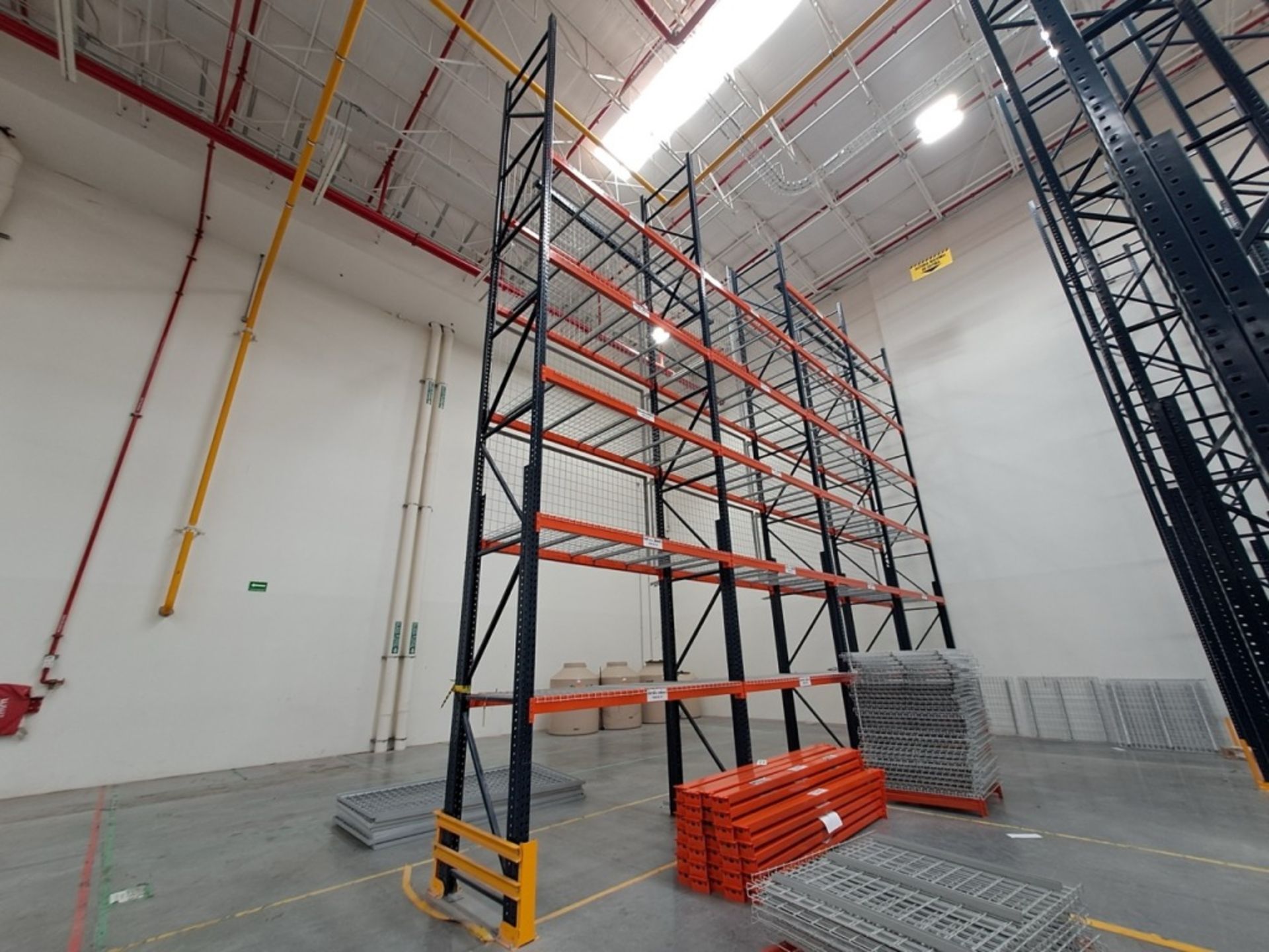 1 row of storage racks measuring 10.13 meters long, 8.50 meters high, 1 ...