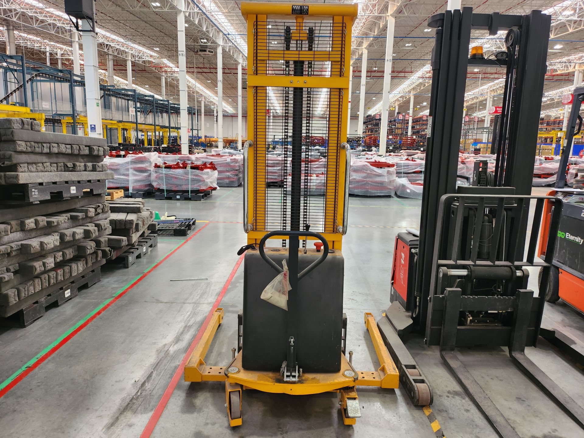 Uline Adjustable, Manual Stacker, Model: H5440, Lift Height 137.8 ...