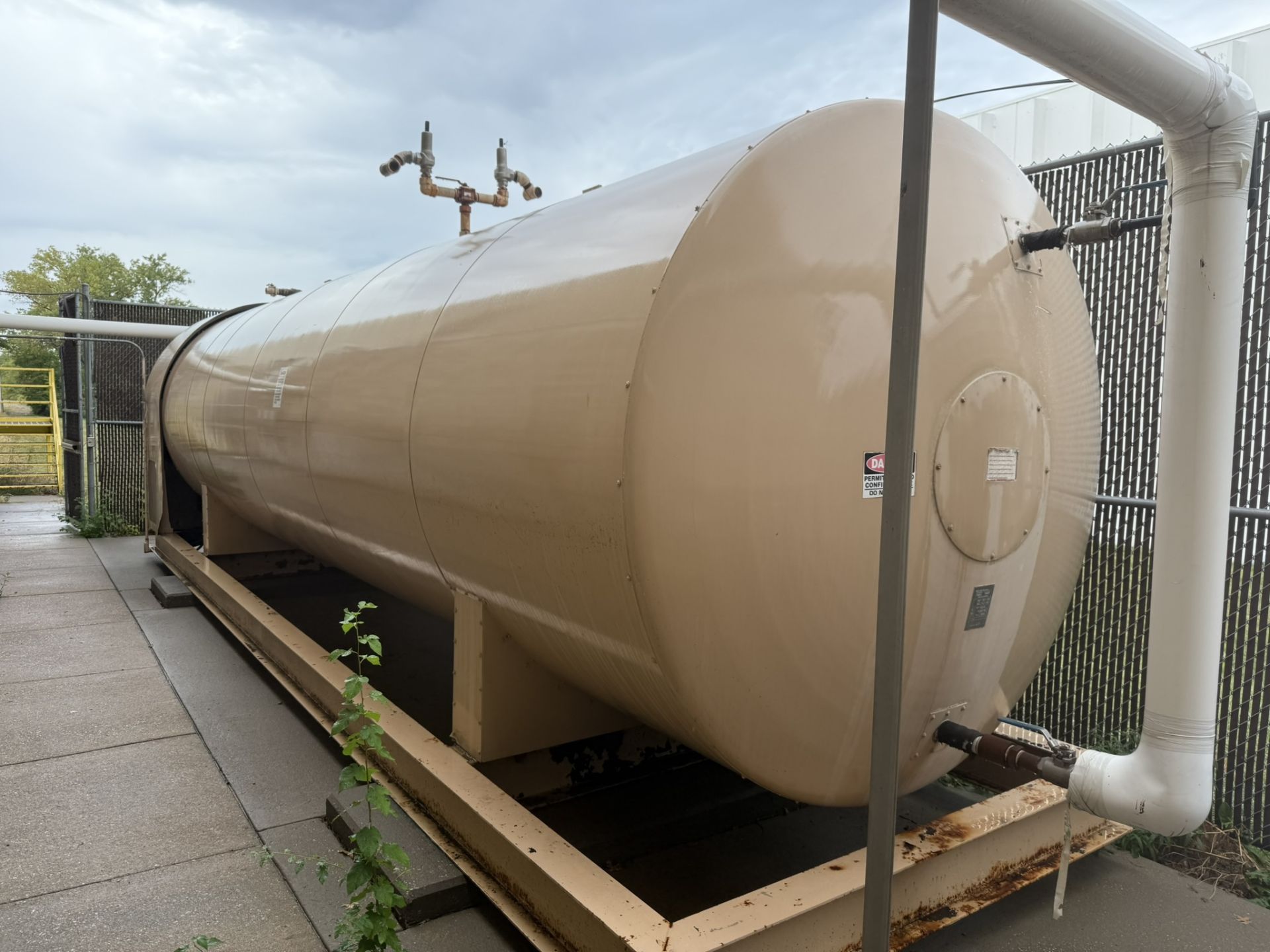 Tomco 26 Ton Horizontal CO2 Tank, Overall Dims approx 32' L X 8' W X 10 ...