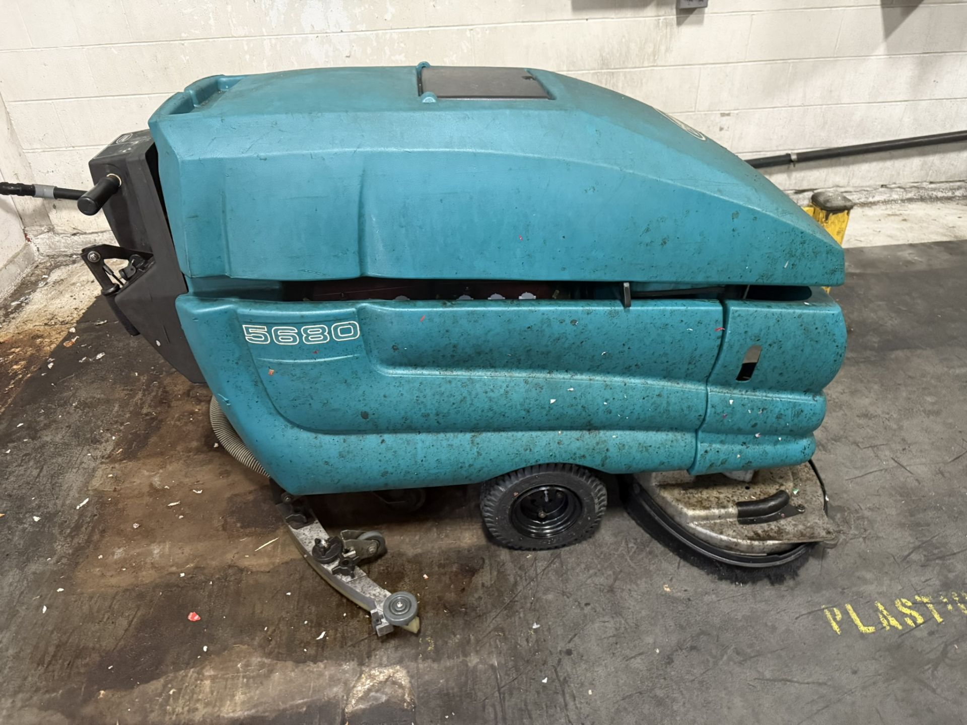 Tennant Model 5680 Walk Behind Electric Floor Scrubber, 36 Volts, S ...