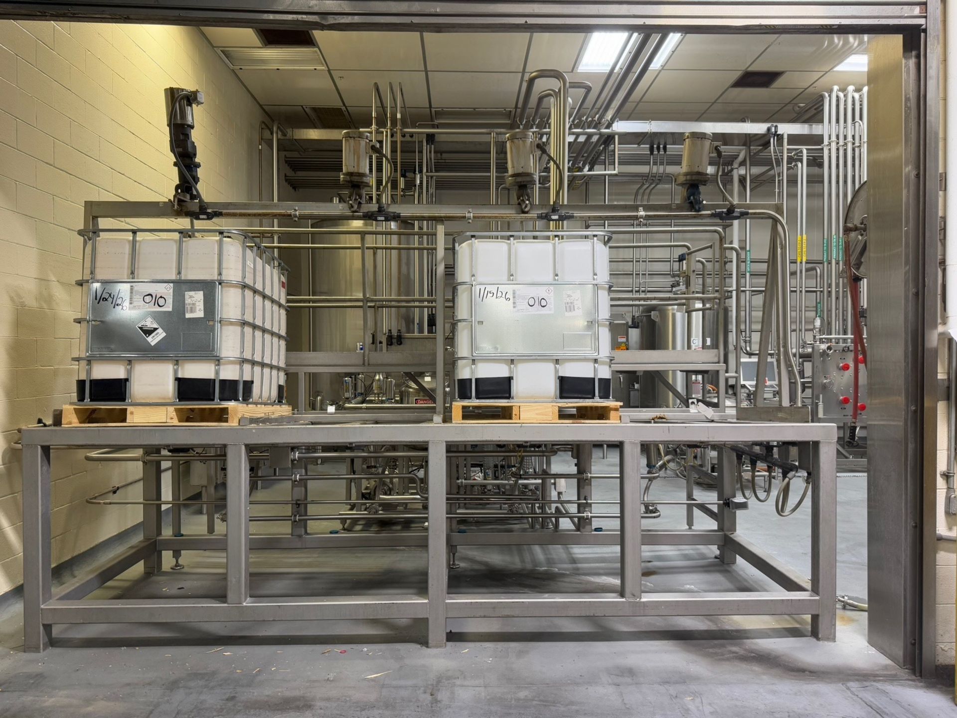 Stainless Steel Mixing Tote Skid- Set up for Mixing QTY 4 -275 Gallon ...
