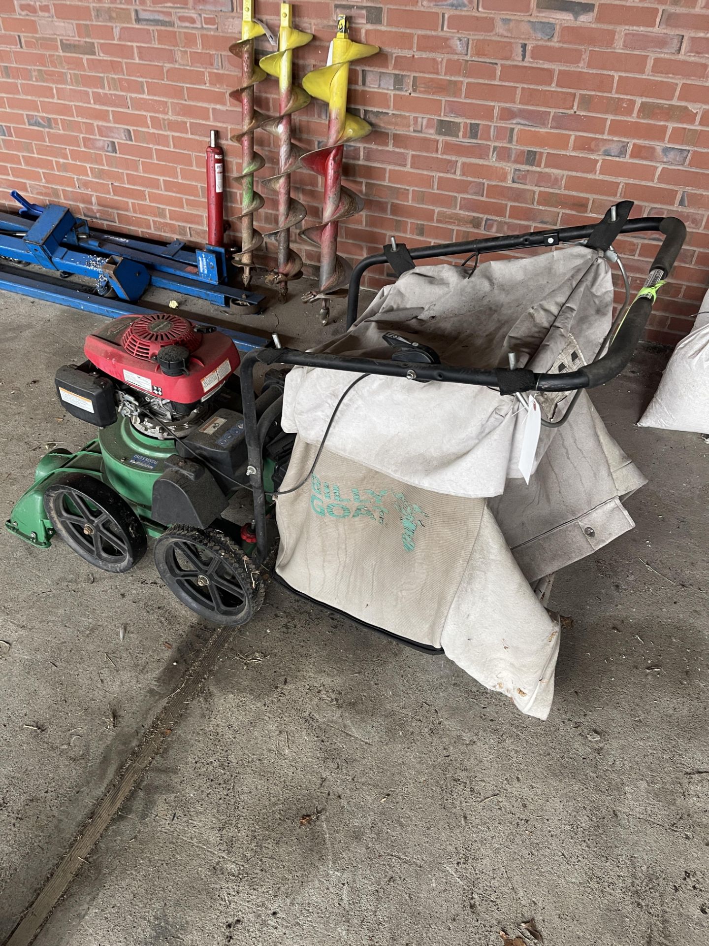 Billy Goat #KV Leaf Vacuum Gas Powered w/Bagger