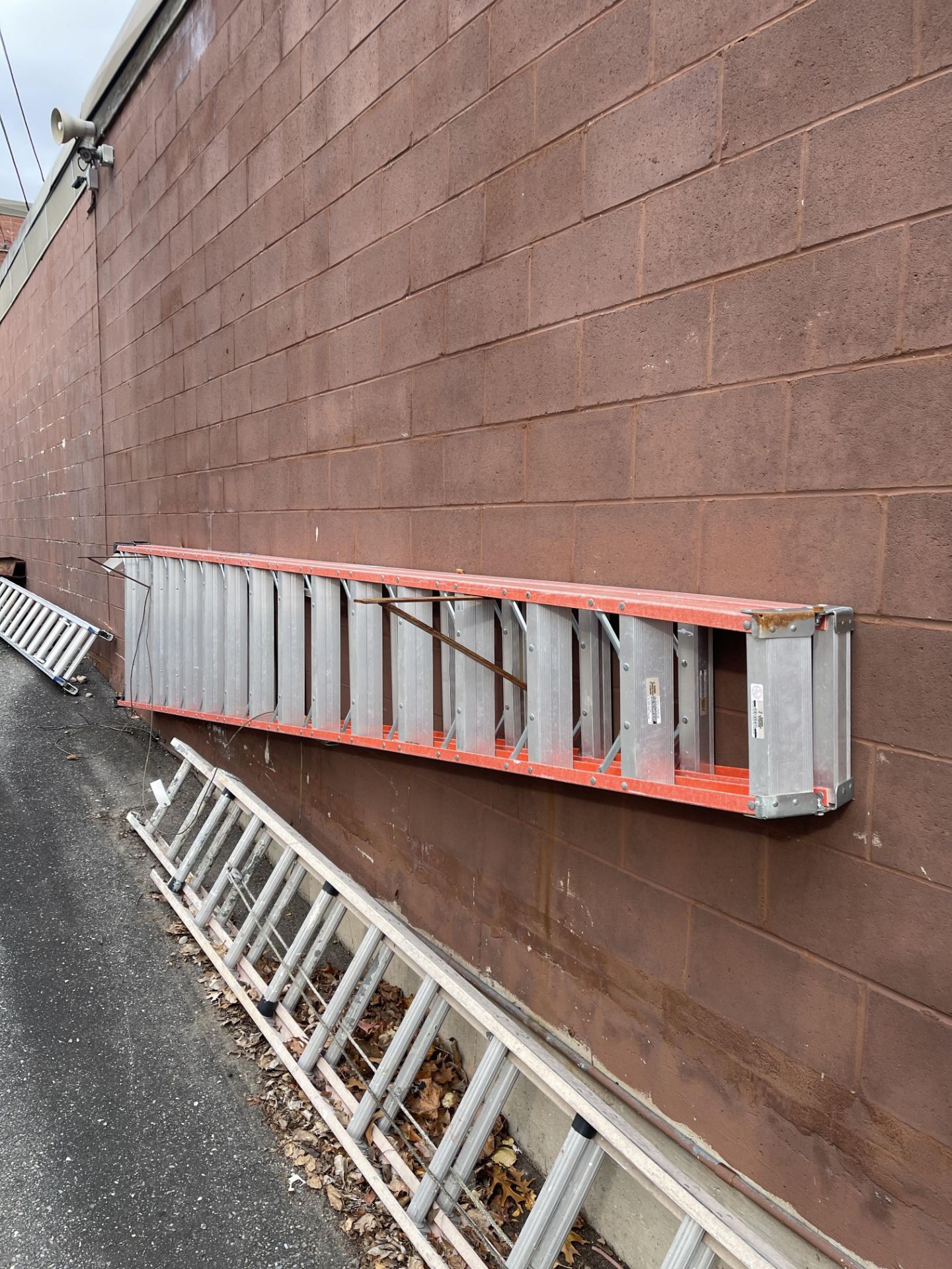 16' Fiberglass Step Ladder