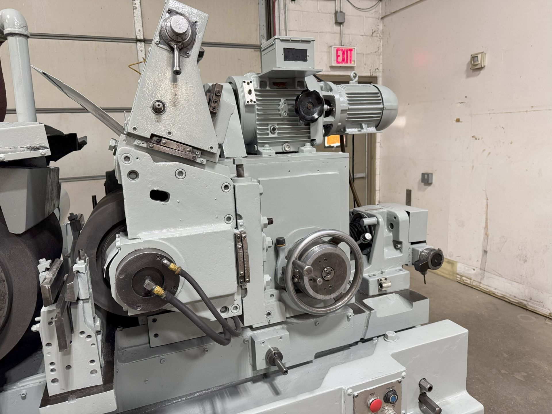 CINCINNATI MILACRON 340-20 Twin Grip Centerless Grinder, s/n 350520H76 ...