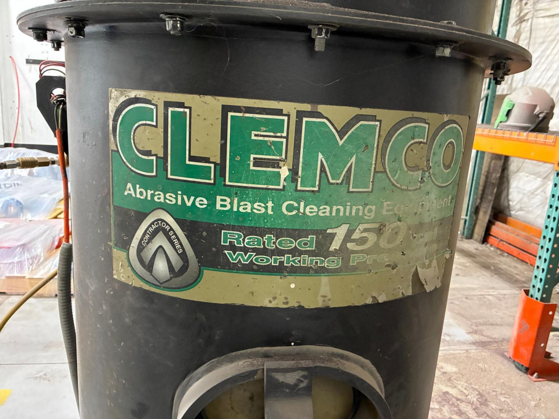 BLAST ROOM, CLEMCO, 25' X 14' X 10', Mfg. 2009, w/ blast pot, Clemco ...
