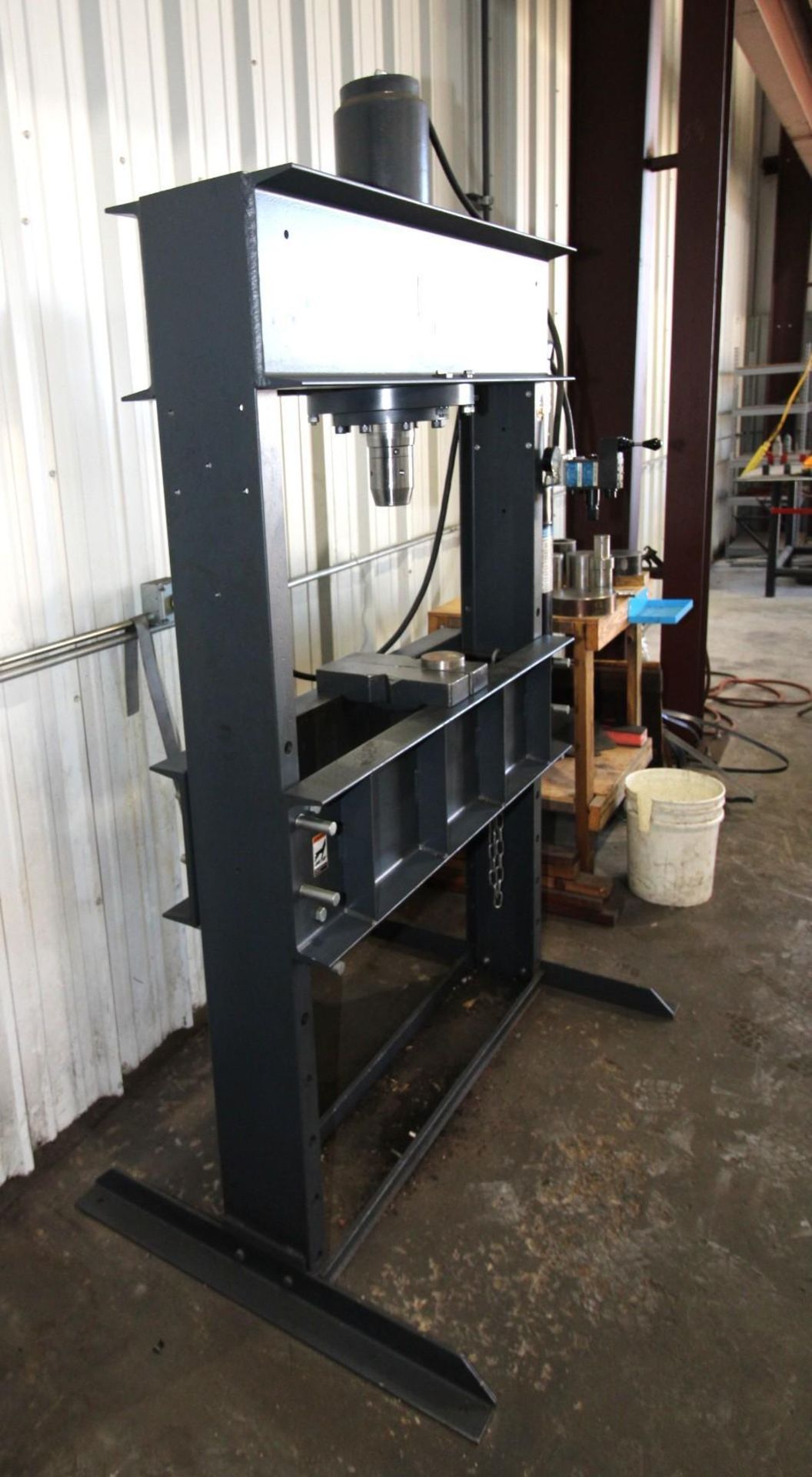 PRESS, DAKE MDL 909250, CRV Force 50DA, 50 T., electrically operated H ...