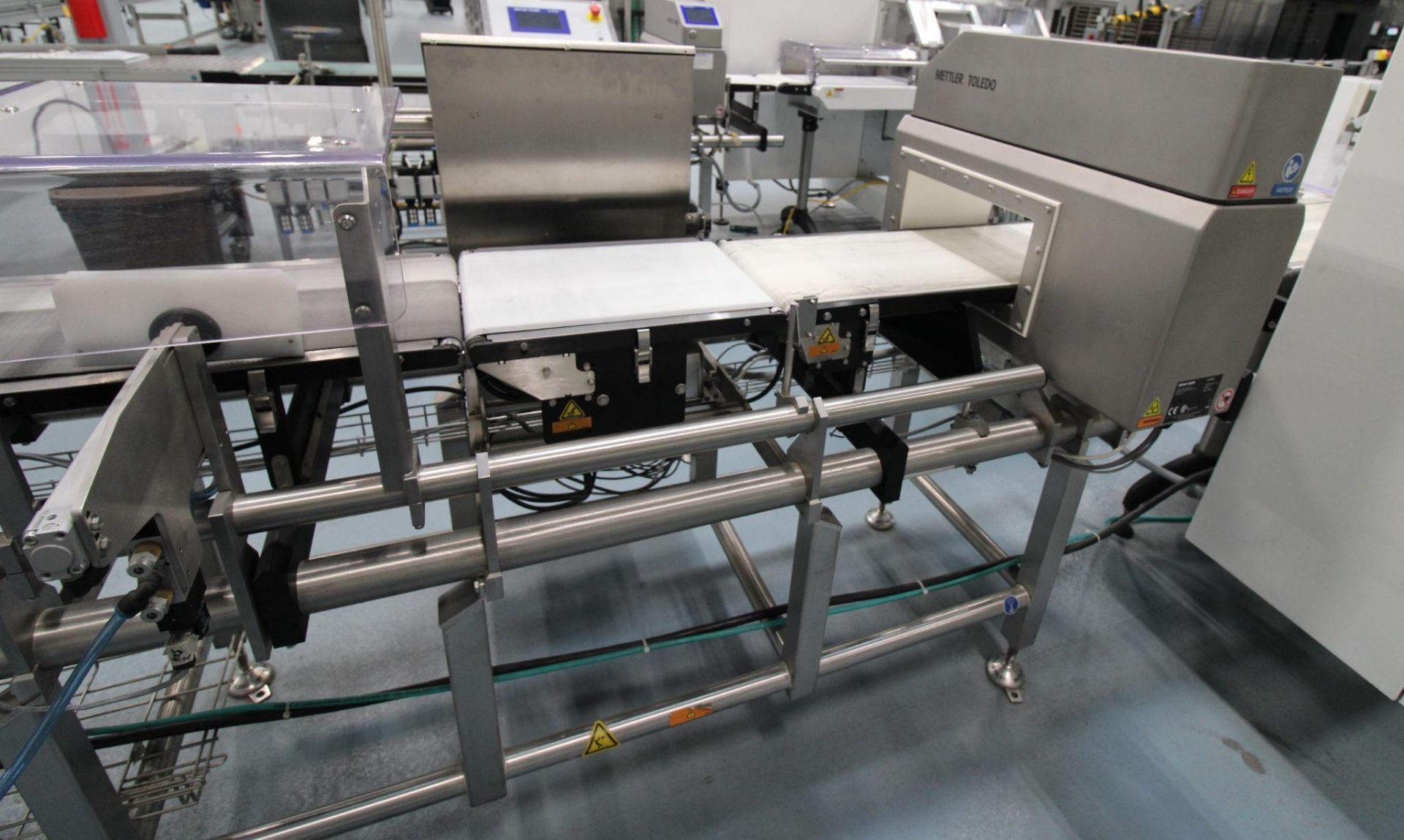INTEGRATED METAL DETECTOR /CHECKWEIGHER SYSTEM, Mettler-Toledo Model ...