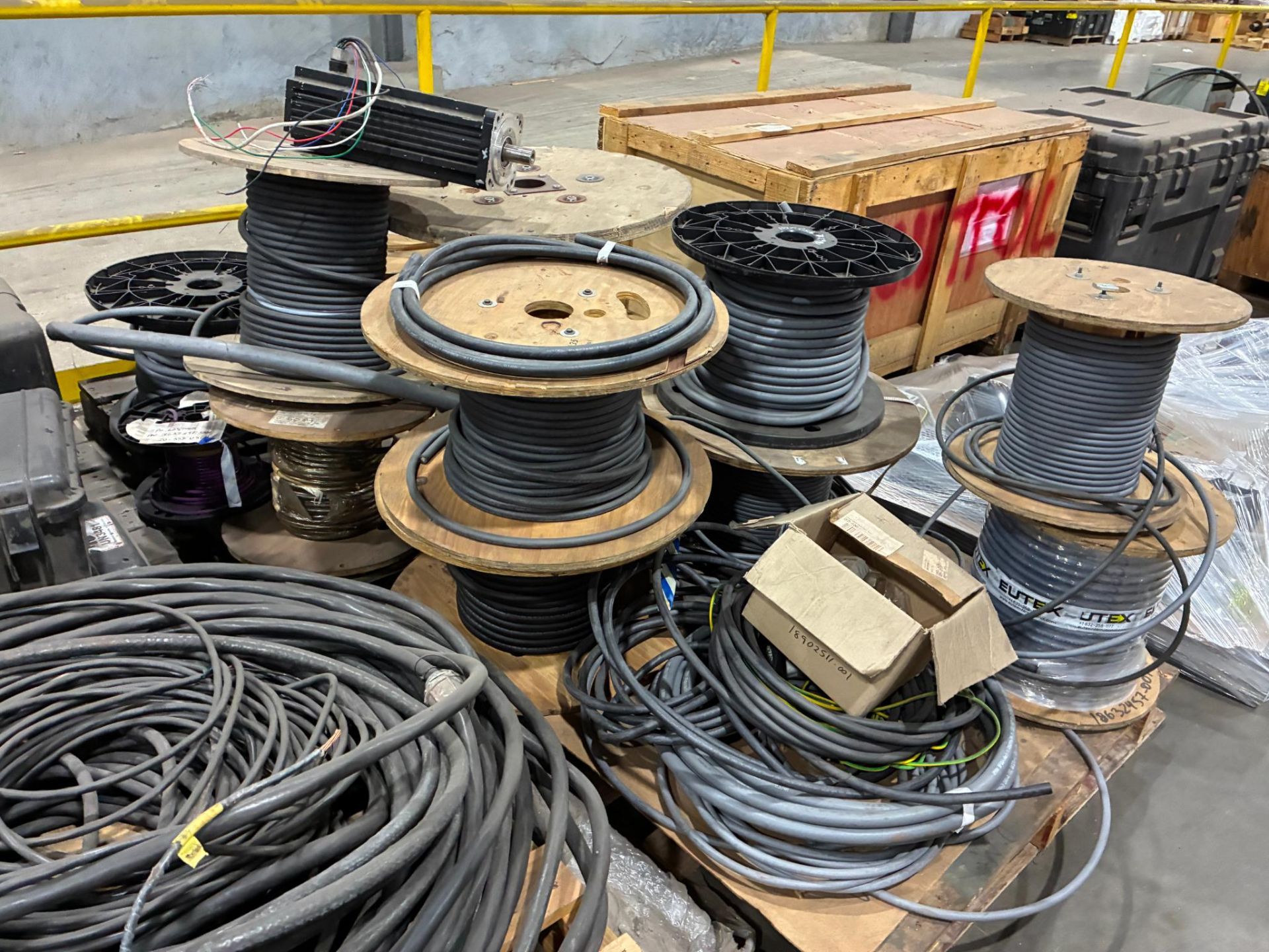 LOT OF ASSORTED CABLING & POWER DISTRIBUTION COMPONENTS: electric cable ...