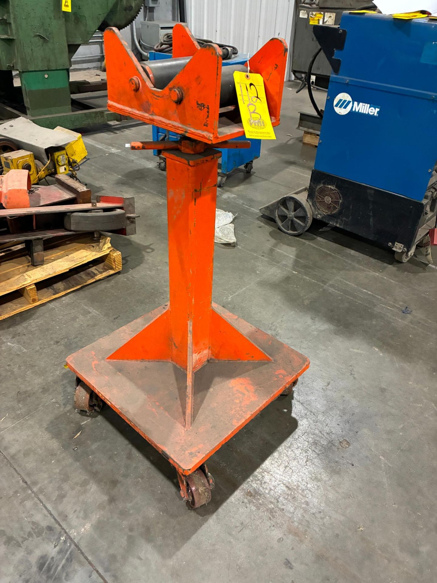 H.D. ROLLING PIPE HELPER STAND