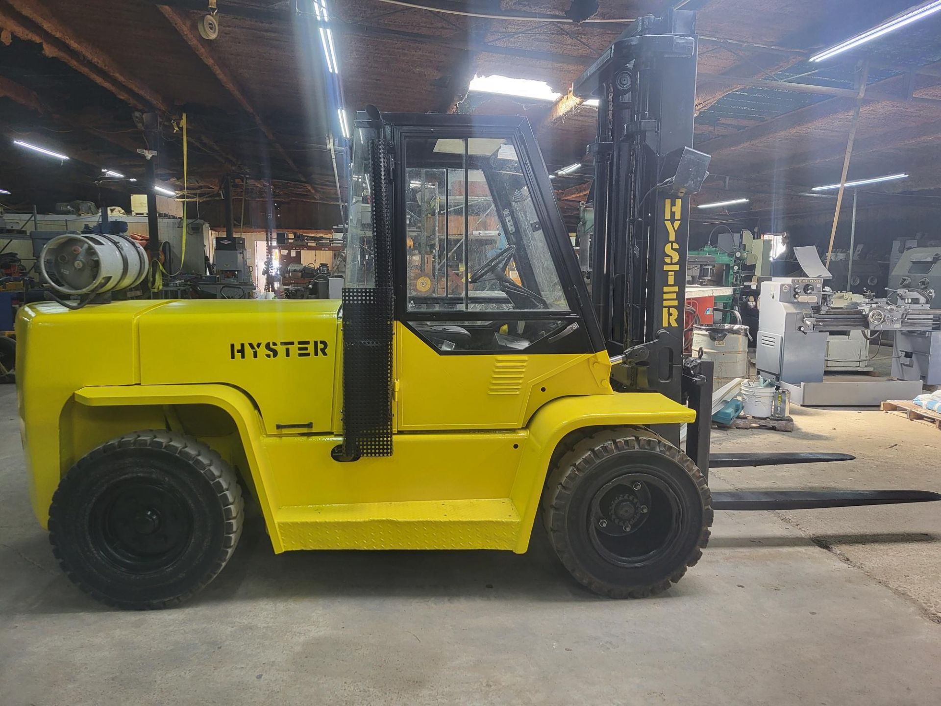 FORKLIFT, HYSTER 15,500 LB. BASE CAP MDL. H155 XL, LPG, 2-speed trans ...