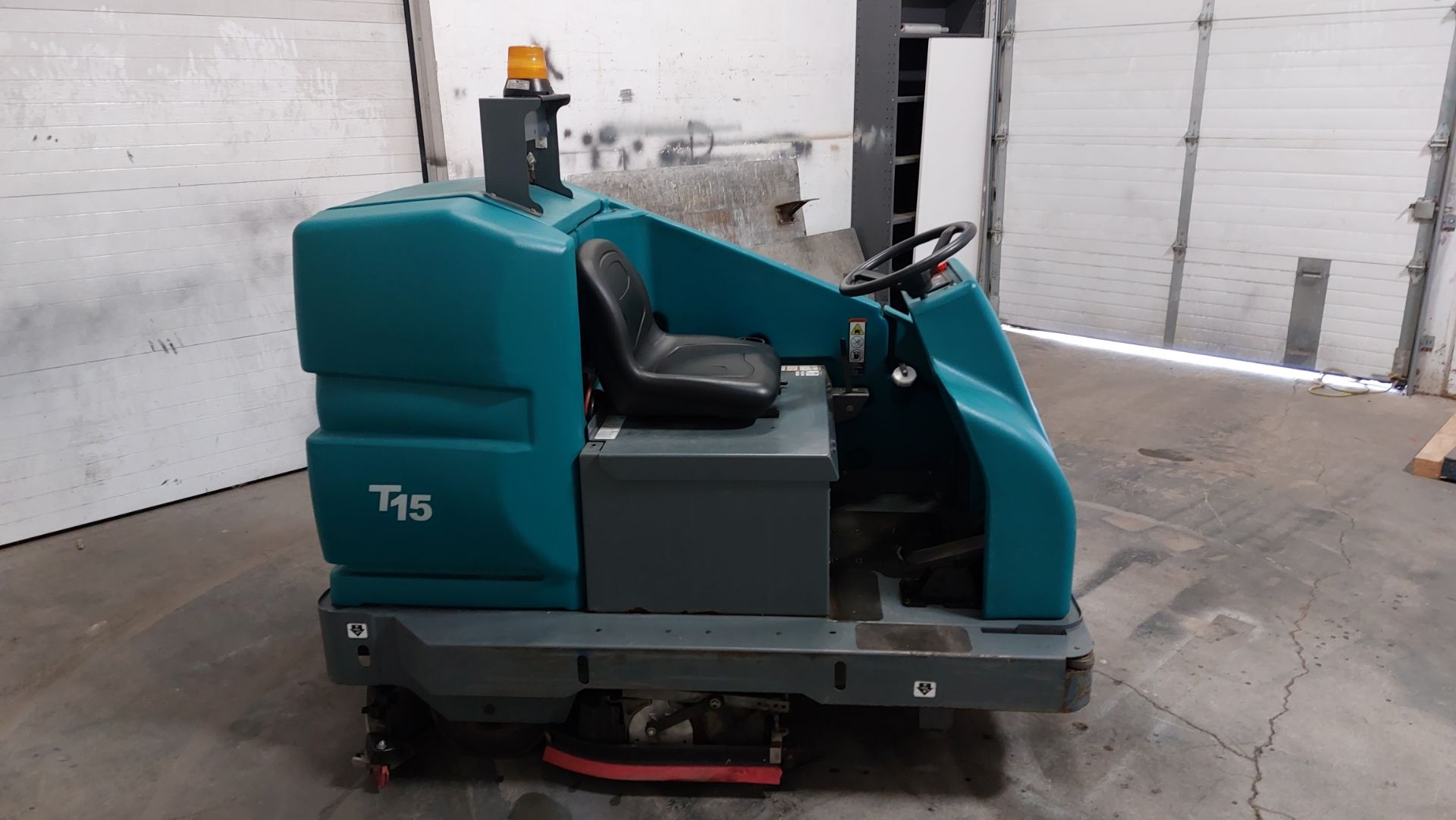 TENNANT, T15, 36V, BATTERY POWERED, RIDING FLOOR SCRUBBER, NEW ...