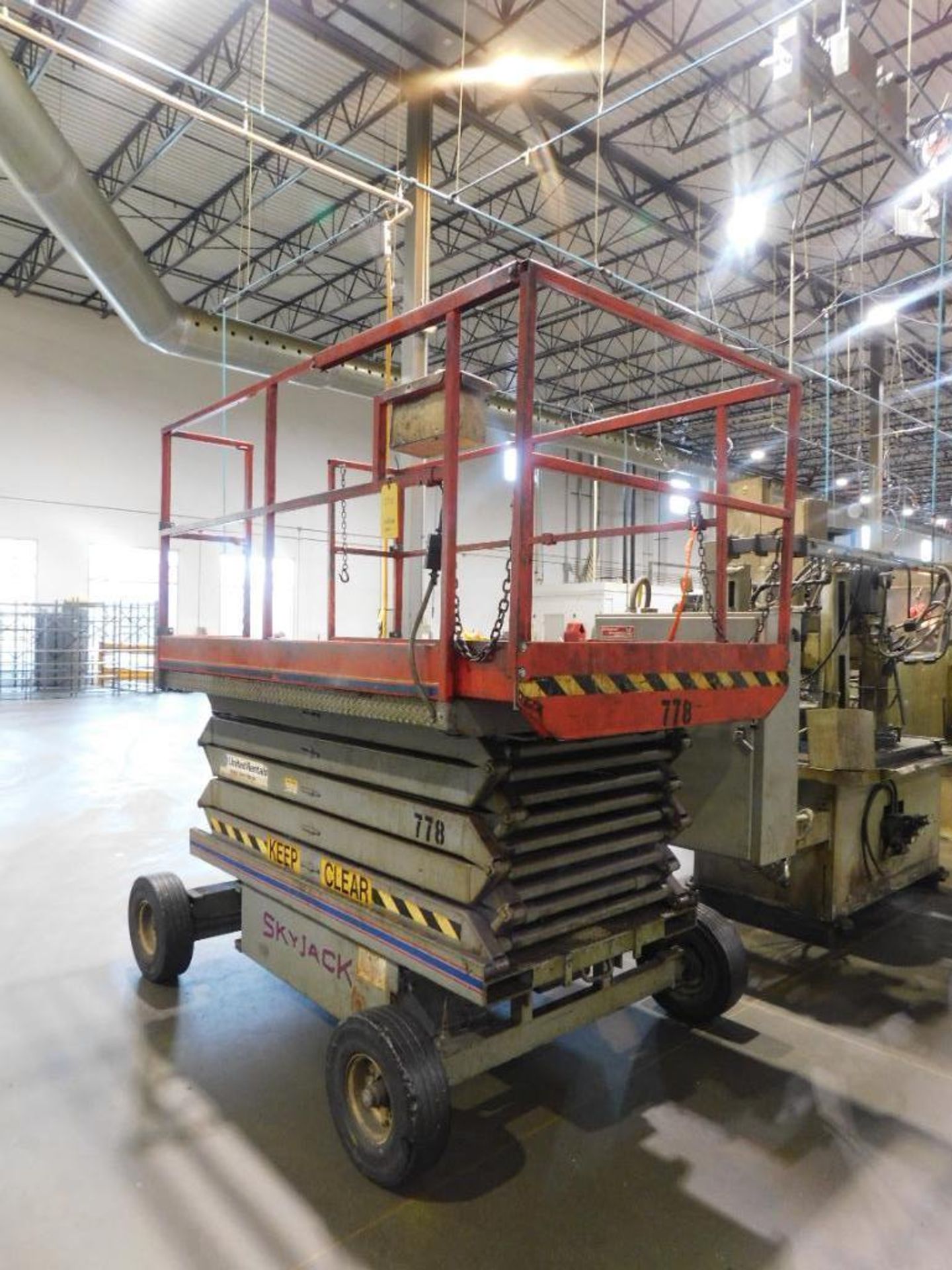 Skyjack SJ009-15-13 750-Lb. Platform Capacity Electric Scissor Lift, S ...