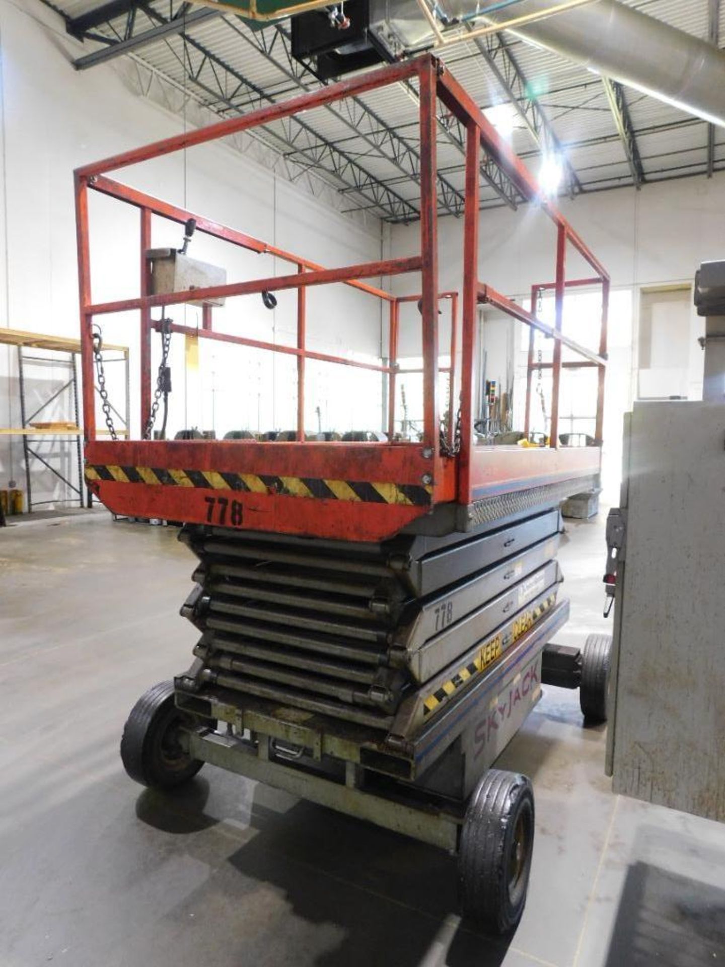 Skyjack SJ009-15-13 750-Lb. Platform Capacity Electric Scissor Lift, S ...