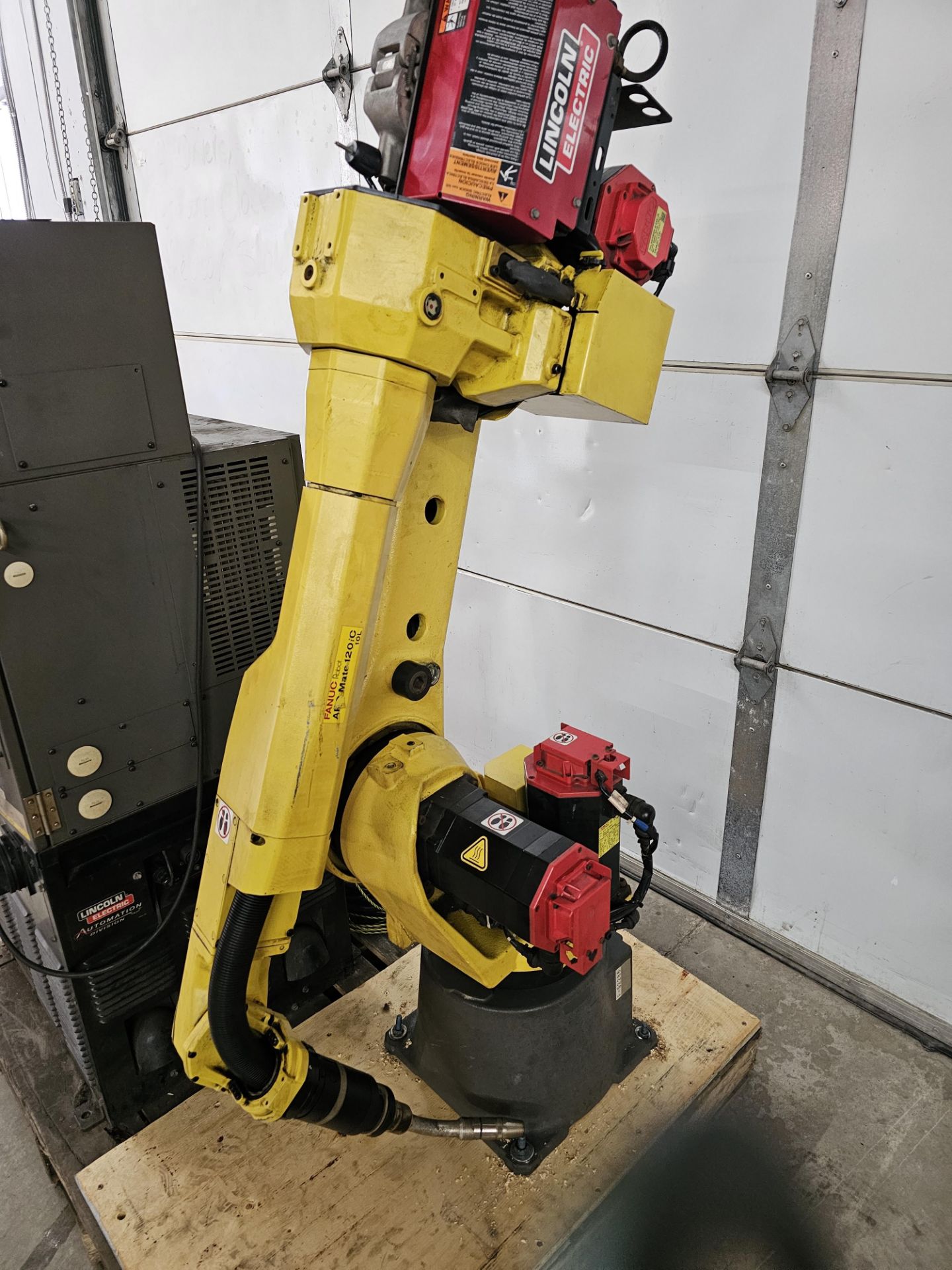 Fanuc ArcMate 120iC 10L Welding Robot model with System R-30iA ...