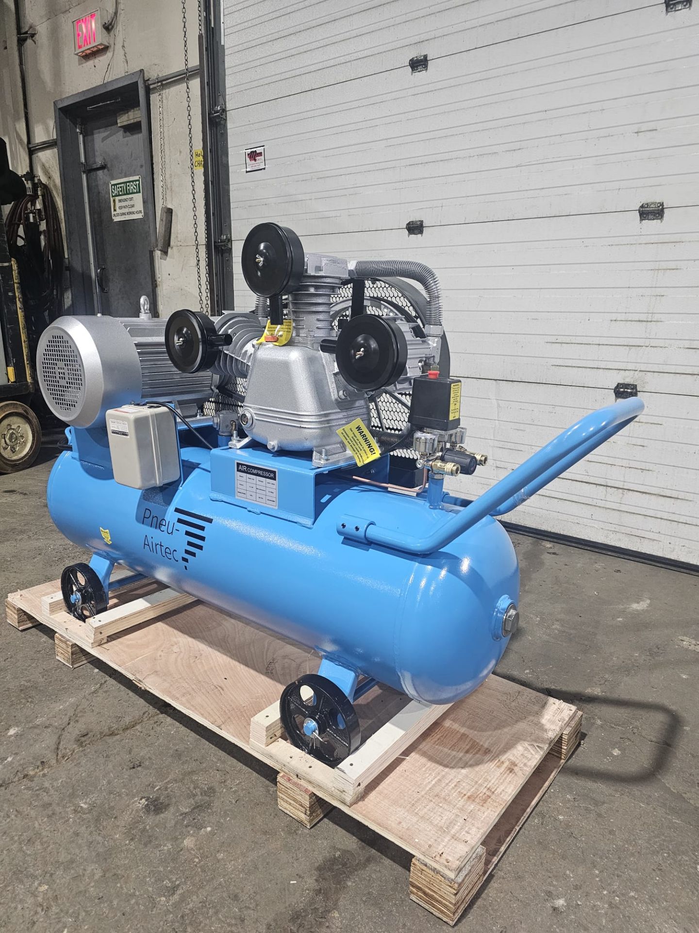 Brand New Pneu-airtec Air Compressor 7.5HP with 135L tank 220V 3 phase MINT