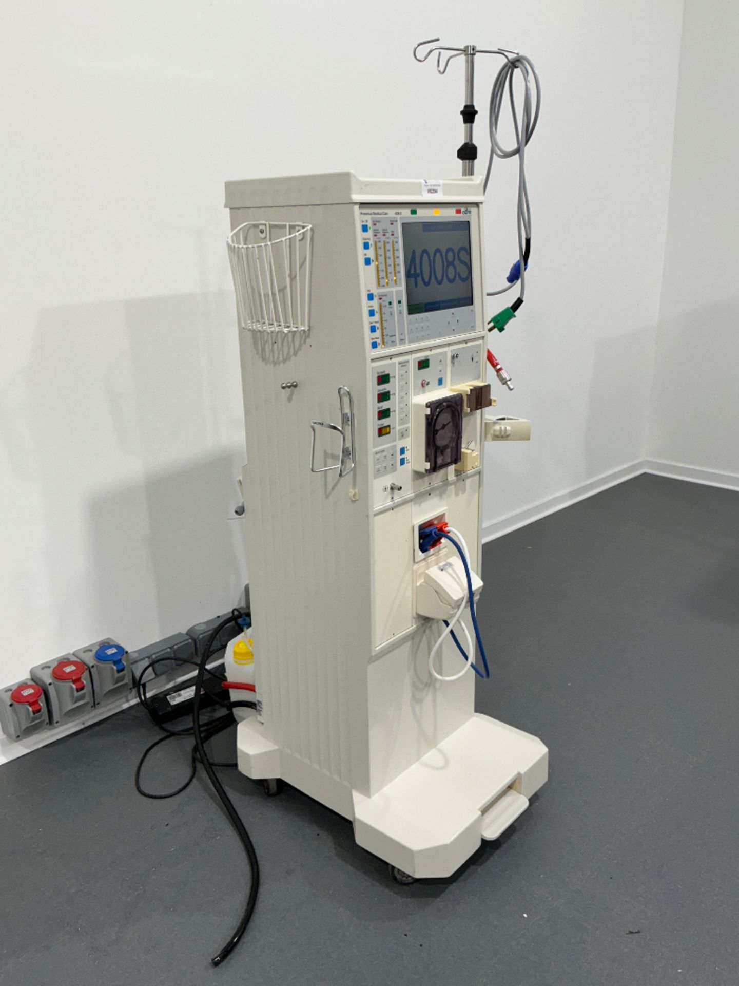 Fresenius 4008S Dialysis, SN: 4VCAS928, NOTE: Powered on / 40 627 heures