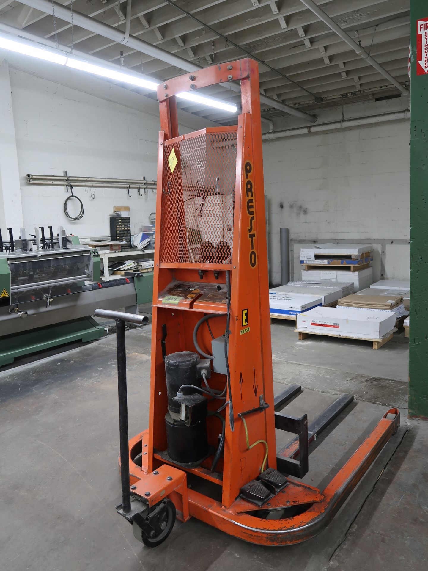 Presto Hydraulic Pallet Lift Truck Model PS262 MOD, S/N 13253, 2,000 Lb ...