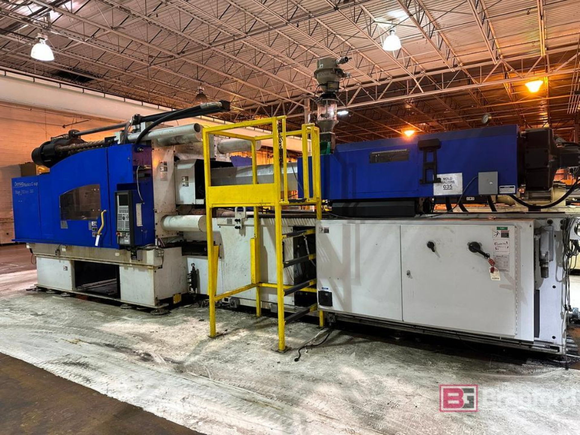 Demag 730/1075-300 Titan 730-Ton Injection Molding Machine, 460V, S/N ...