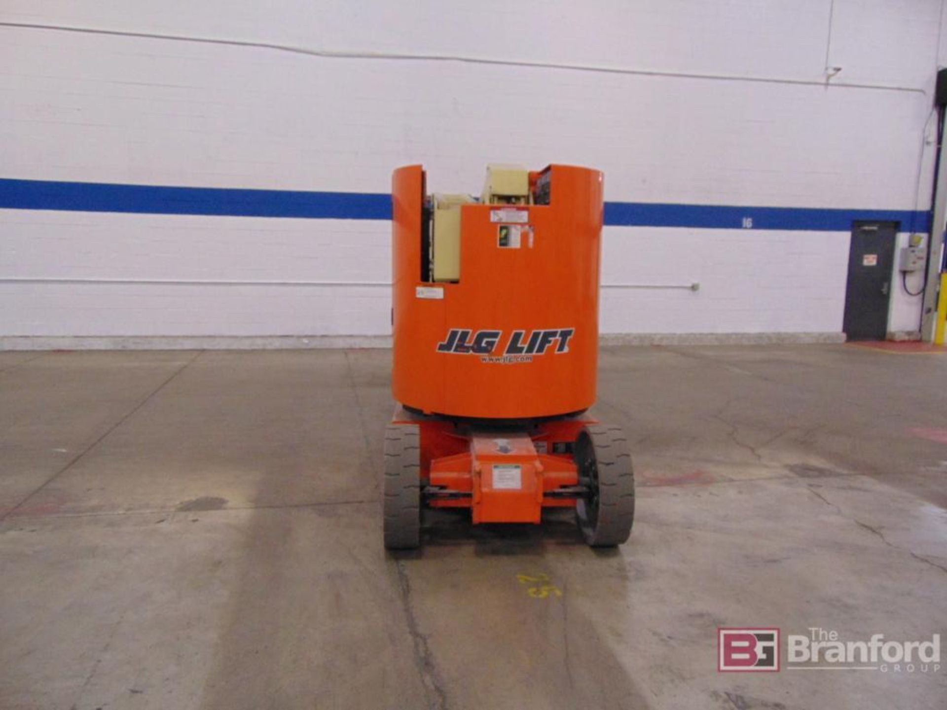 JLG Model E300AJP Articulating Aerial Lift, 500-Lb Capacity, 30' Max ...