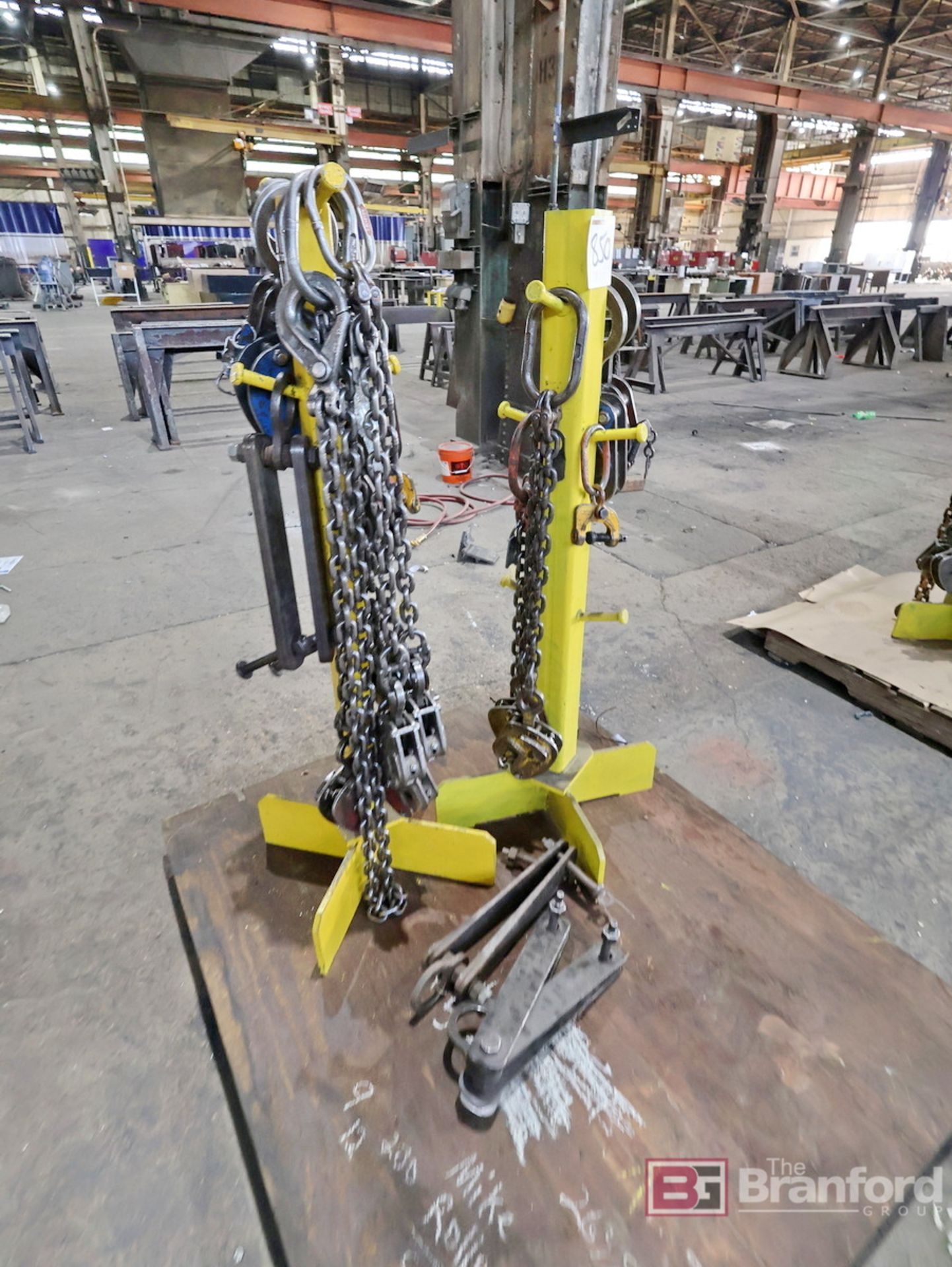 Rigging Tree Stand, w/ Sheet Lifters & Chains