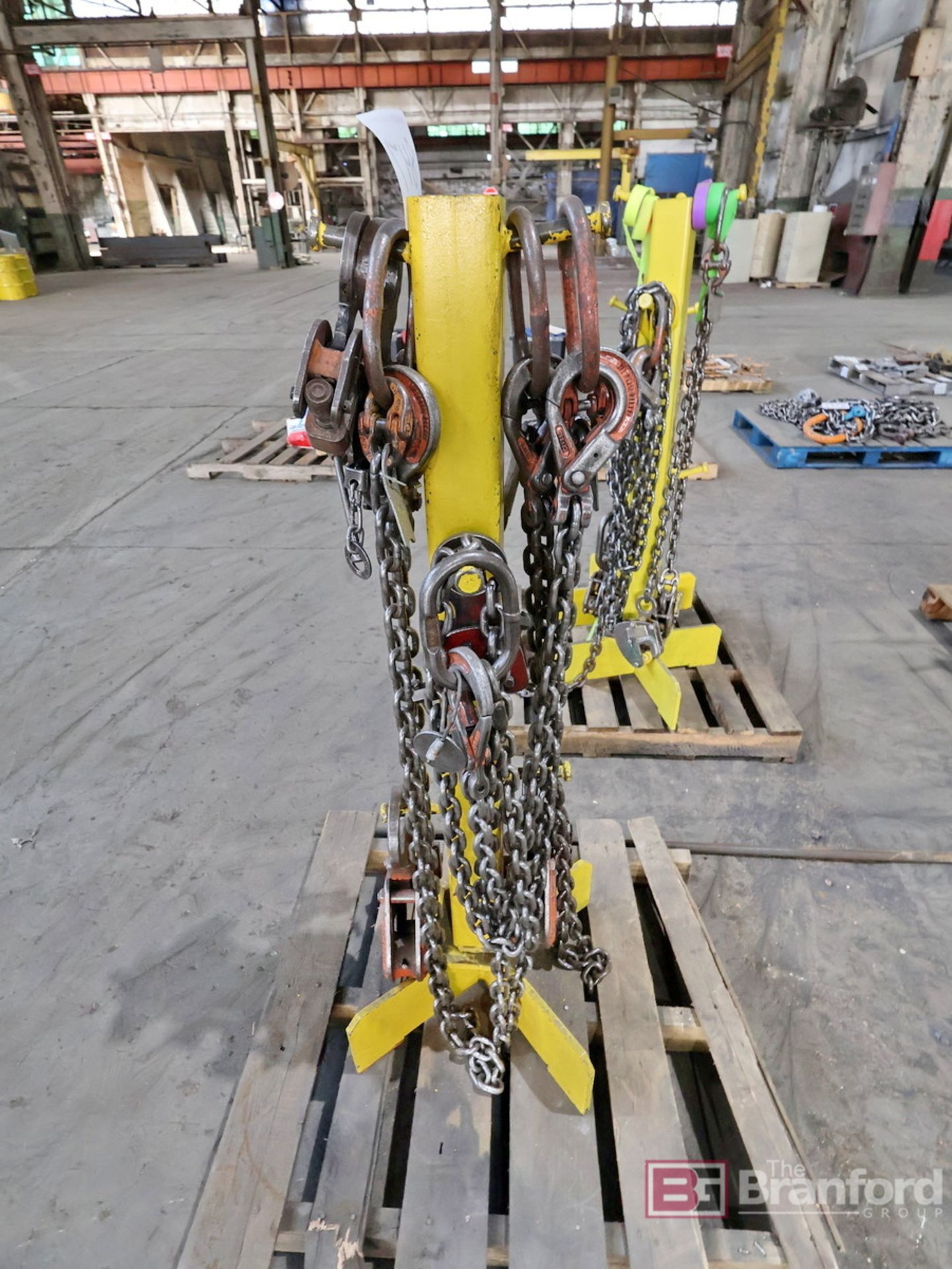 Rigging Tree Stand, w/ Sheet Lifters & Chains