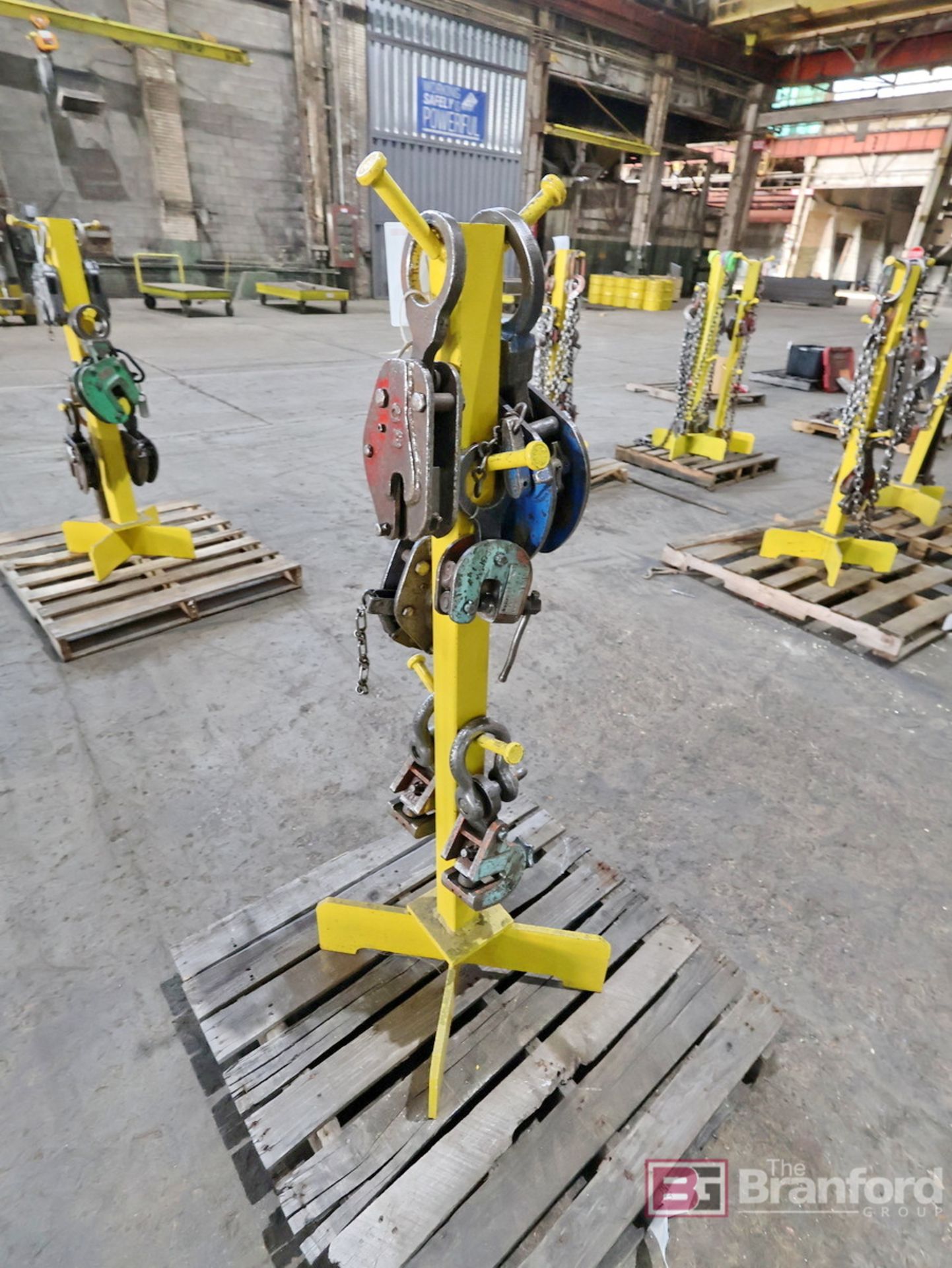 Rigging Tree Stand, w/ Sheet Lifters