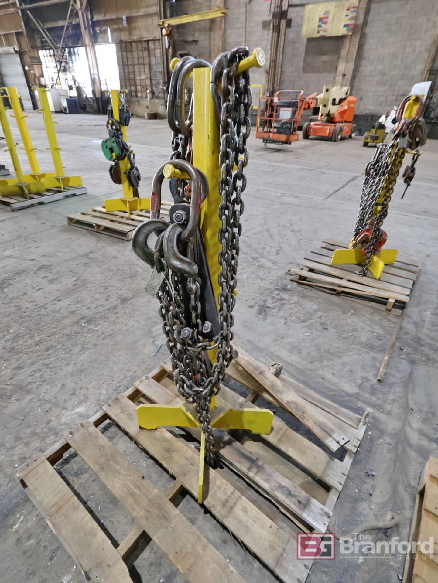 Rigging Tree Stand, w/ Sheet Lifters & Chains