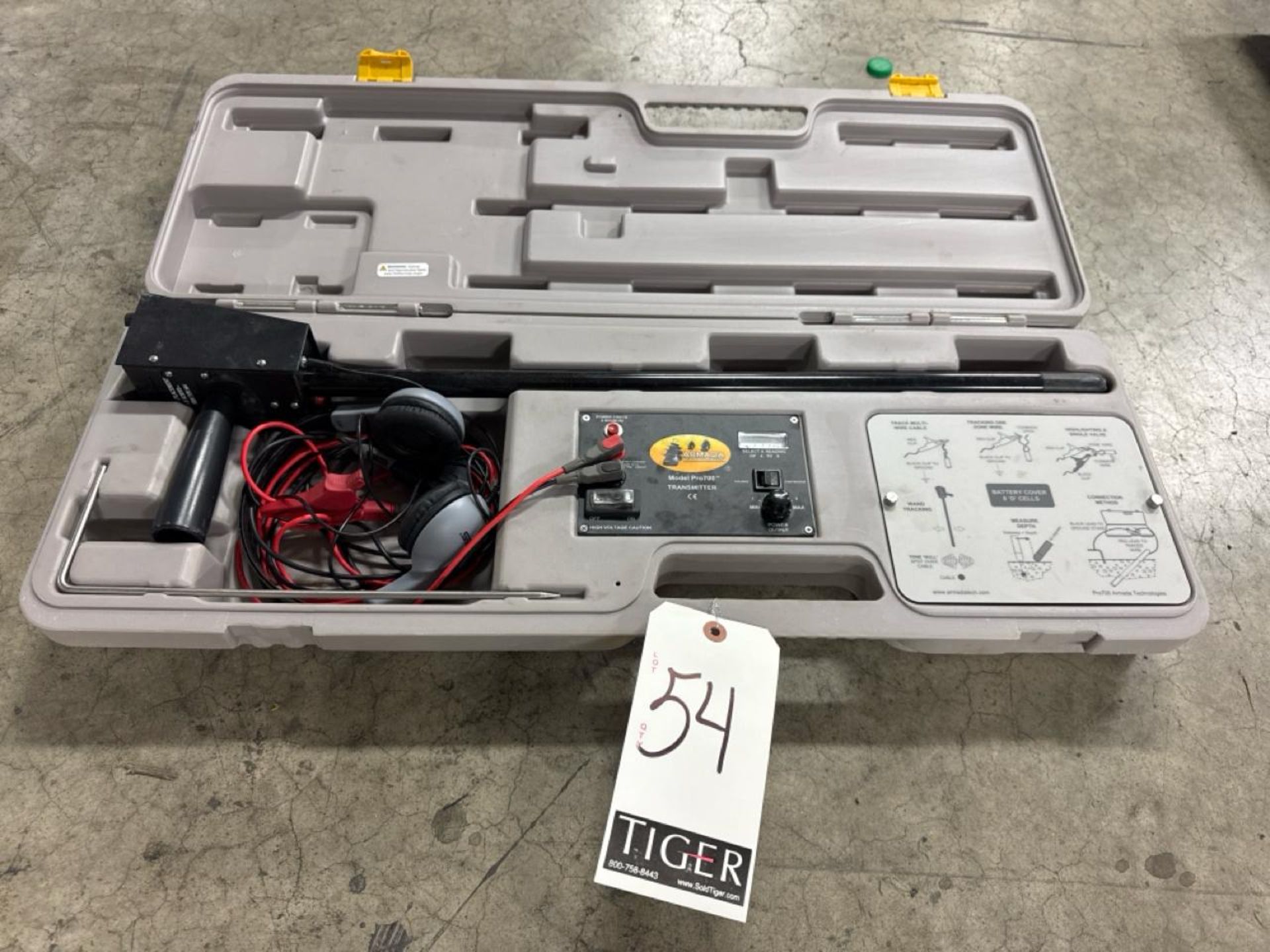 Armada Pro 700 Underground Wire & Sprinkler Locator Transmitter w/ Case